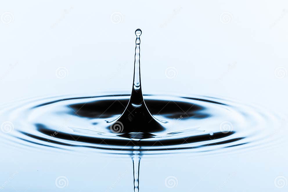 Liquid Collage: a Mesmerizing Collage of Water Droplets Merging into a ...