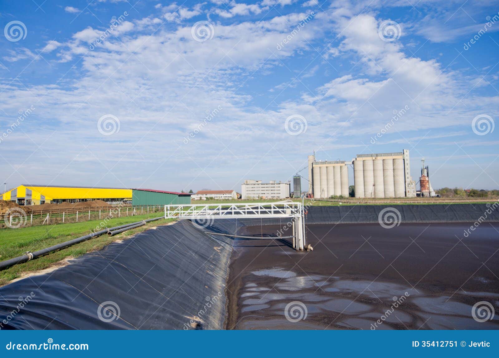 Liquid cow manure stock image. Image of fluid, fermentation - 35412751