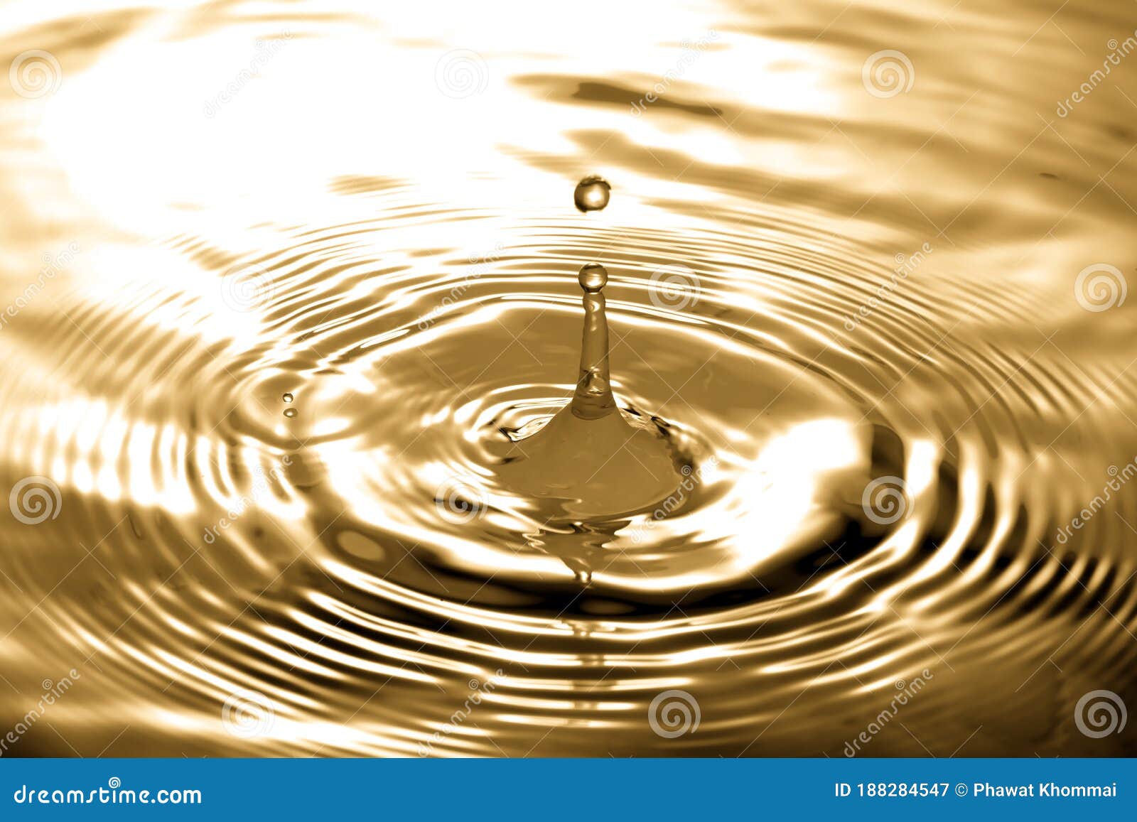 Liquid Gold Drop and Ripple Stock Image - Image of fluid, liquid: 188284547