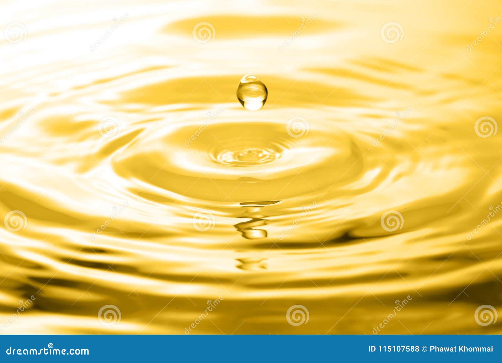 Liquid Gold Drop and Ripple Stock Photo - Image of clear, backdrop ...