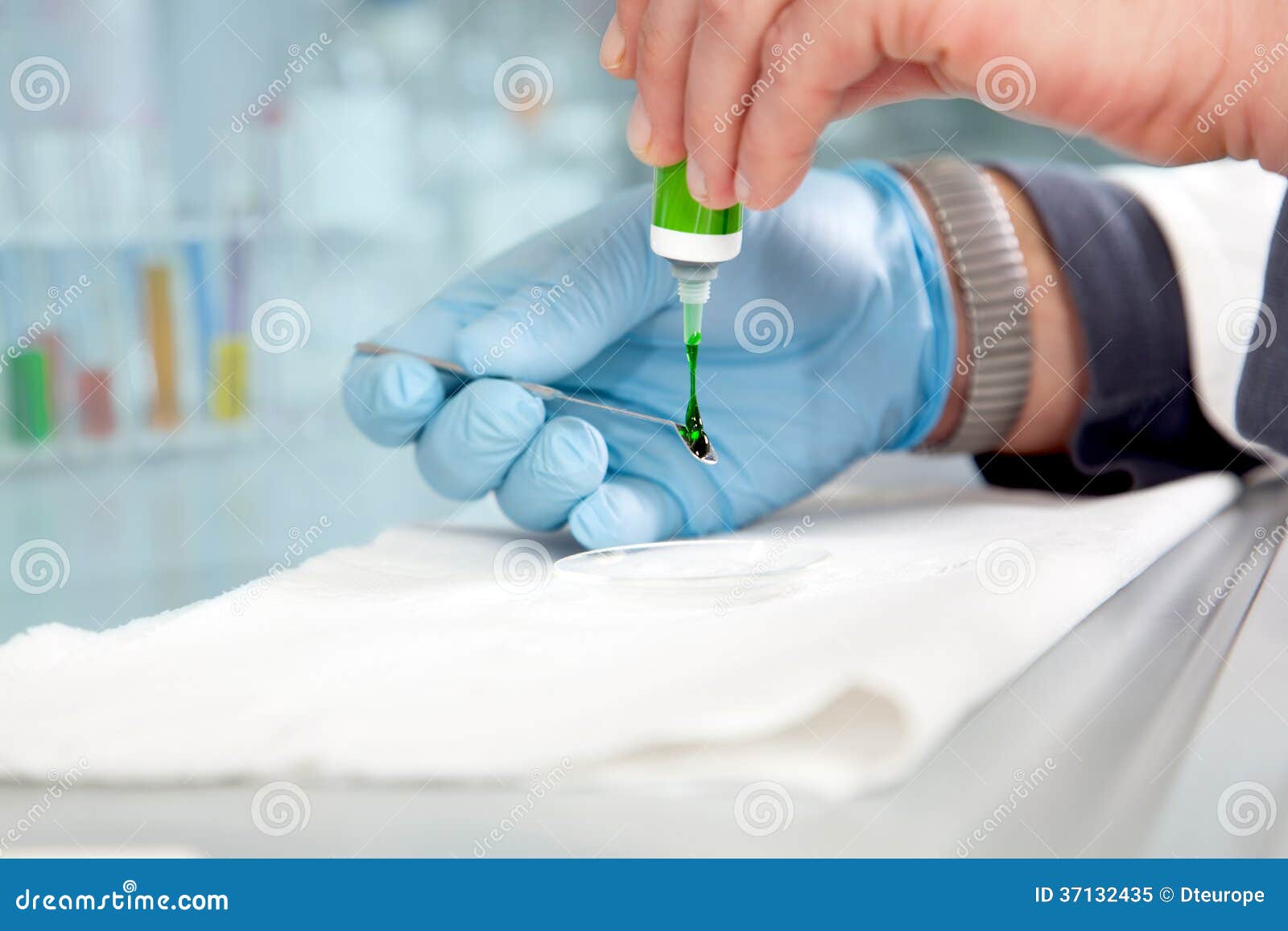 Liquide Vert Gluant Chimique Image stock - Image du chimique ...