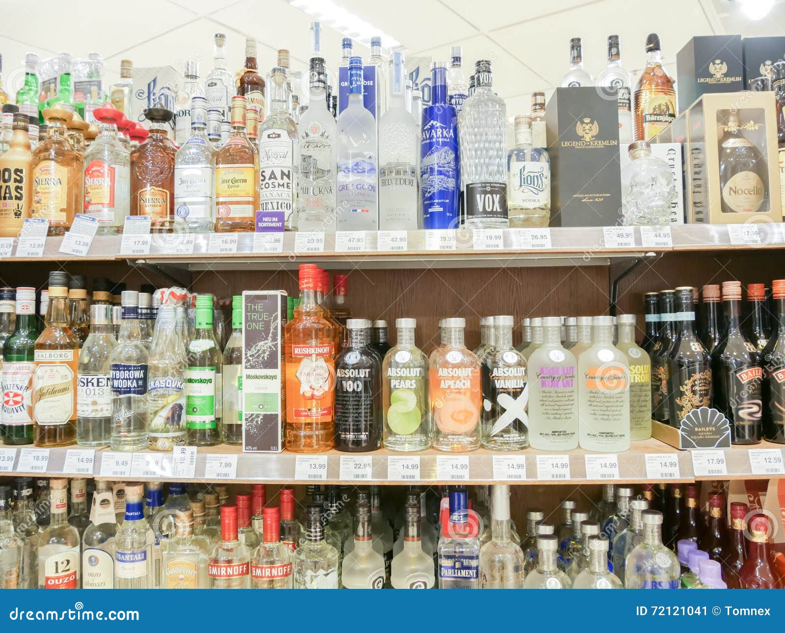 Liquor store editorial photo. Image of copy, alcoholic - 72121041