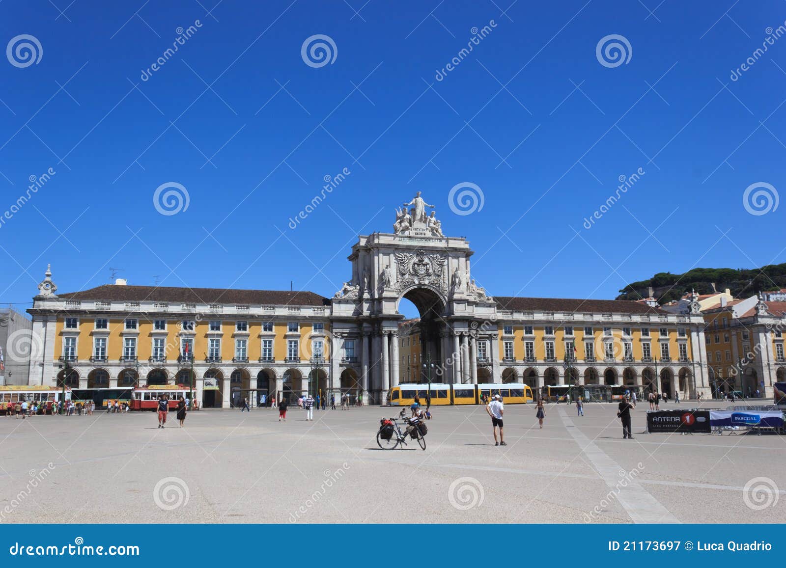 Lisbon Square editorial photography. Image of lisbon - 21173697