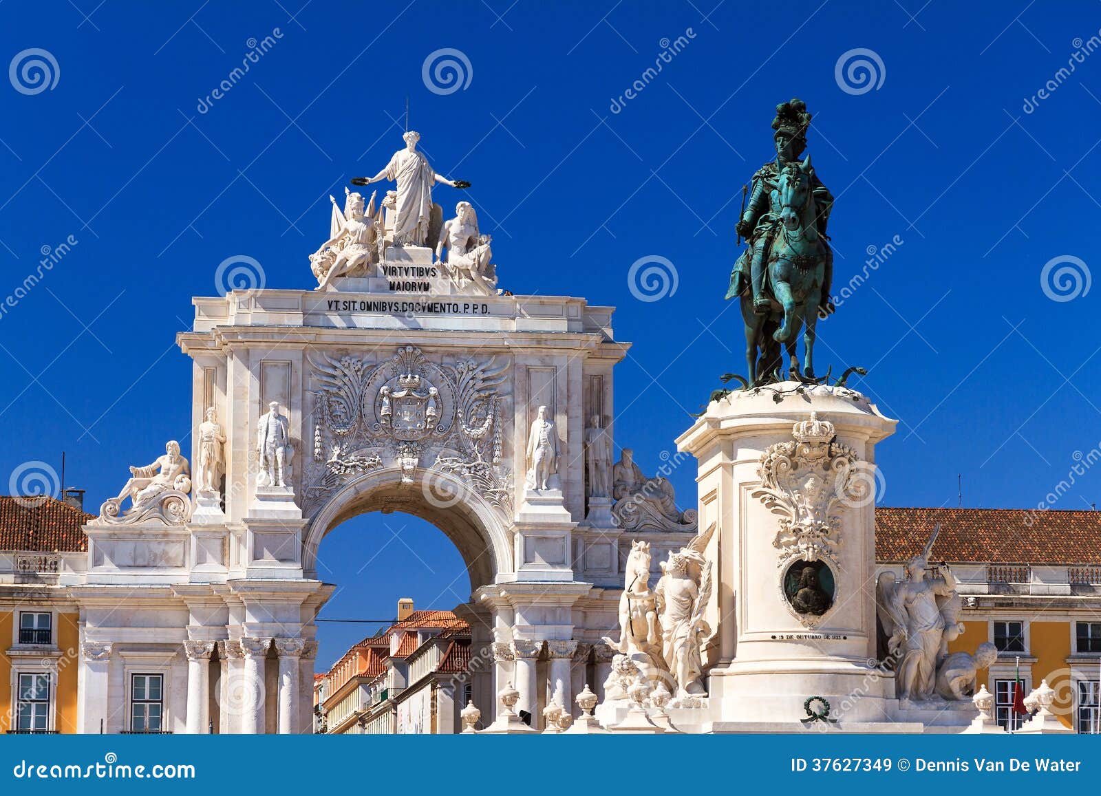 Lisbon statues stock image. Image of lisboa, building - 37627349