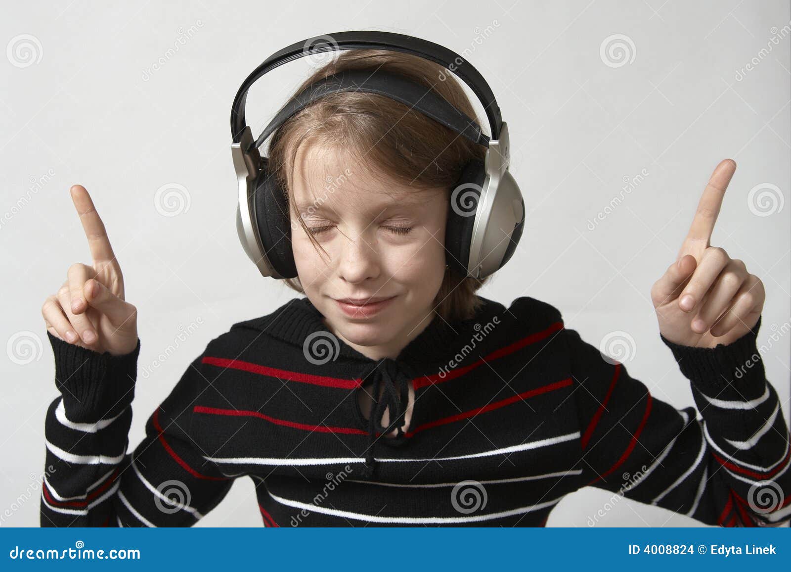 Listen to music stock photo. Image of singing, earphones - 4008824