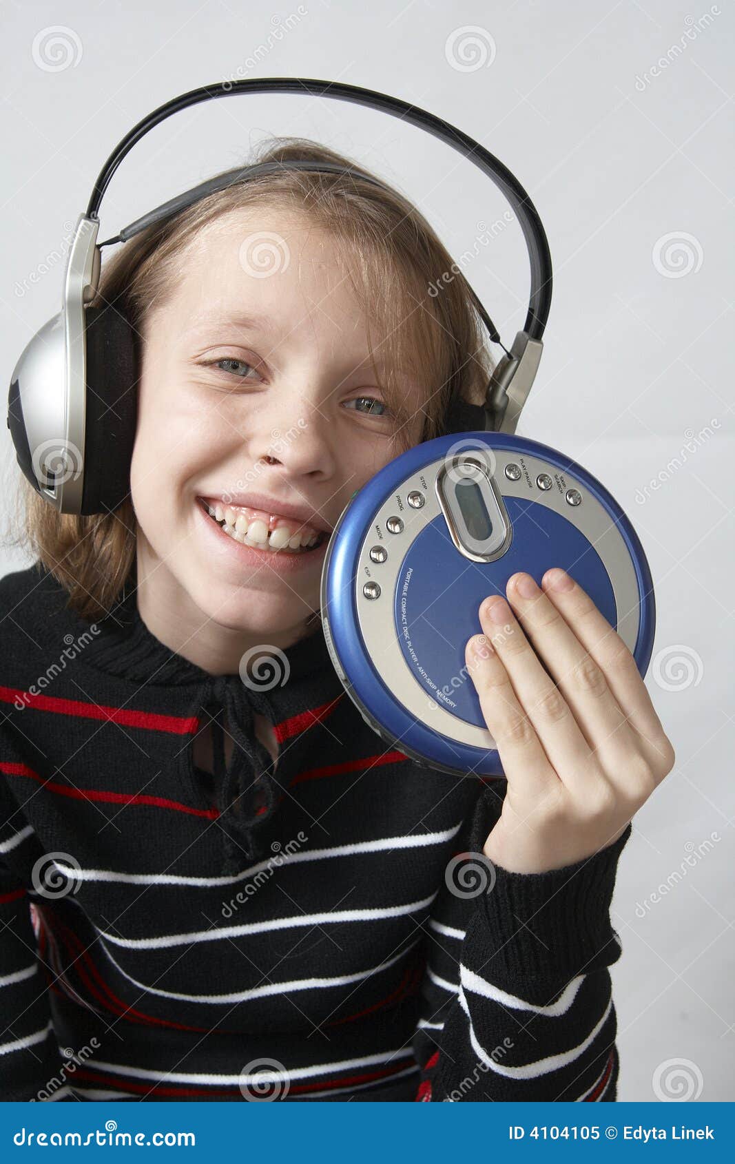 Listen to music stock image. Image of kids, teenager, music - 4104105