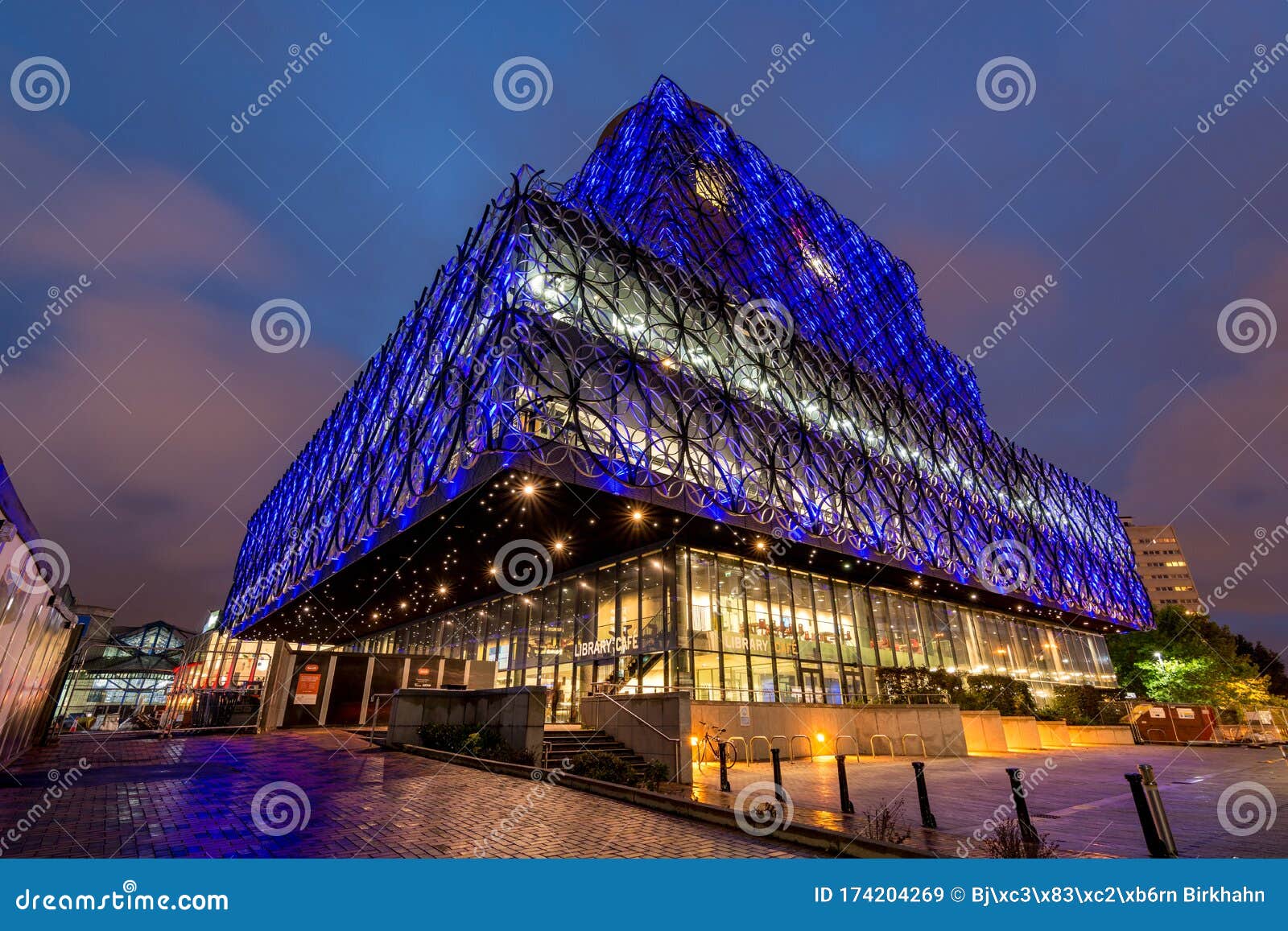 The Lit Library of Birmingham at Night Stock Image - Image of england ...