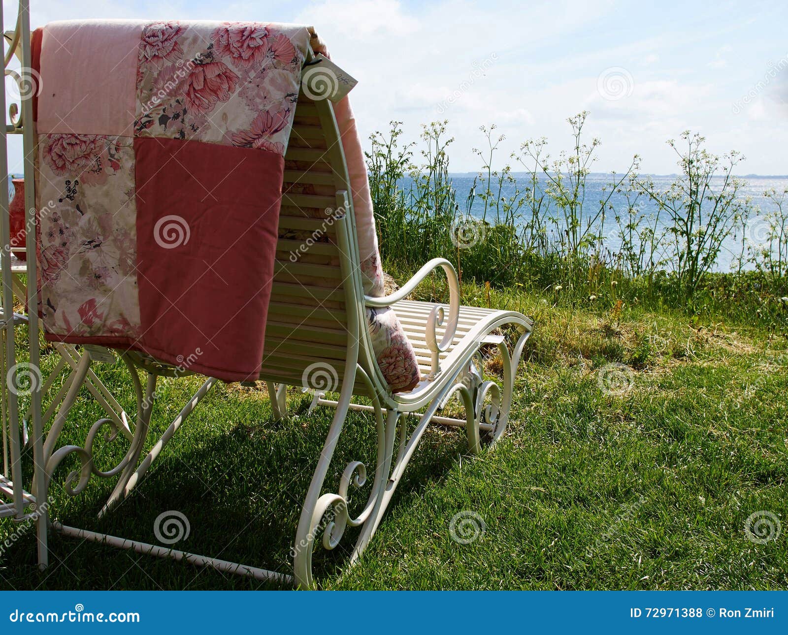 Lit Pliant De Luxe Sur La Plage Photo stock - Image du classique ...
