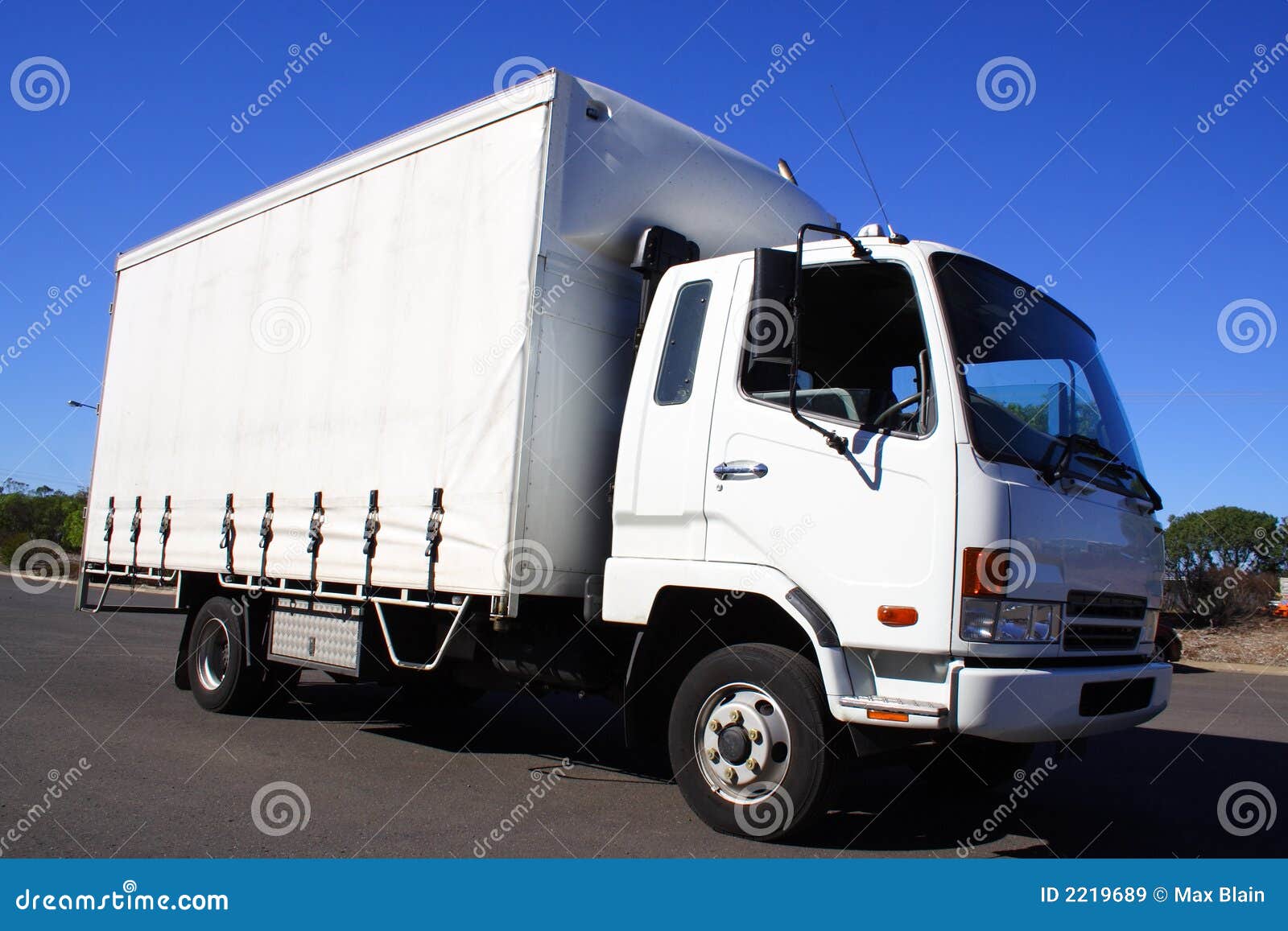 Liten lastbil fotografering för bildbyråer. Bild av släp - 2219689