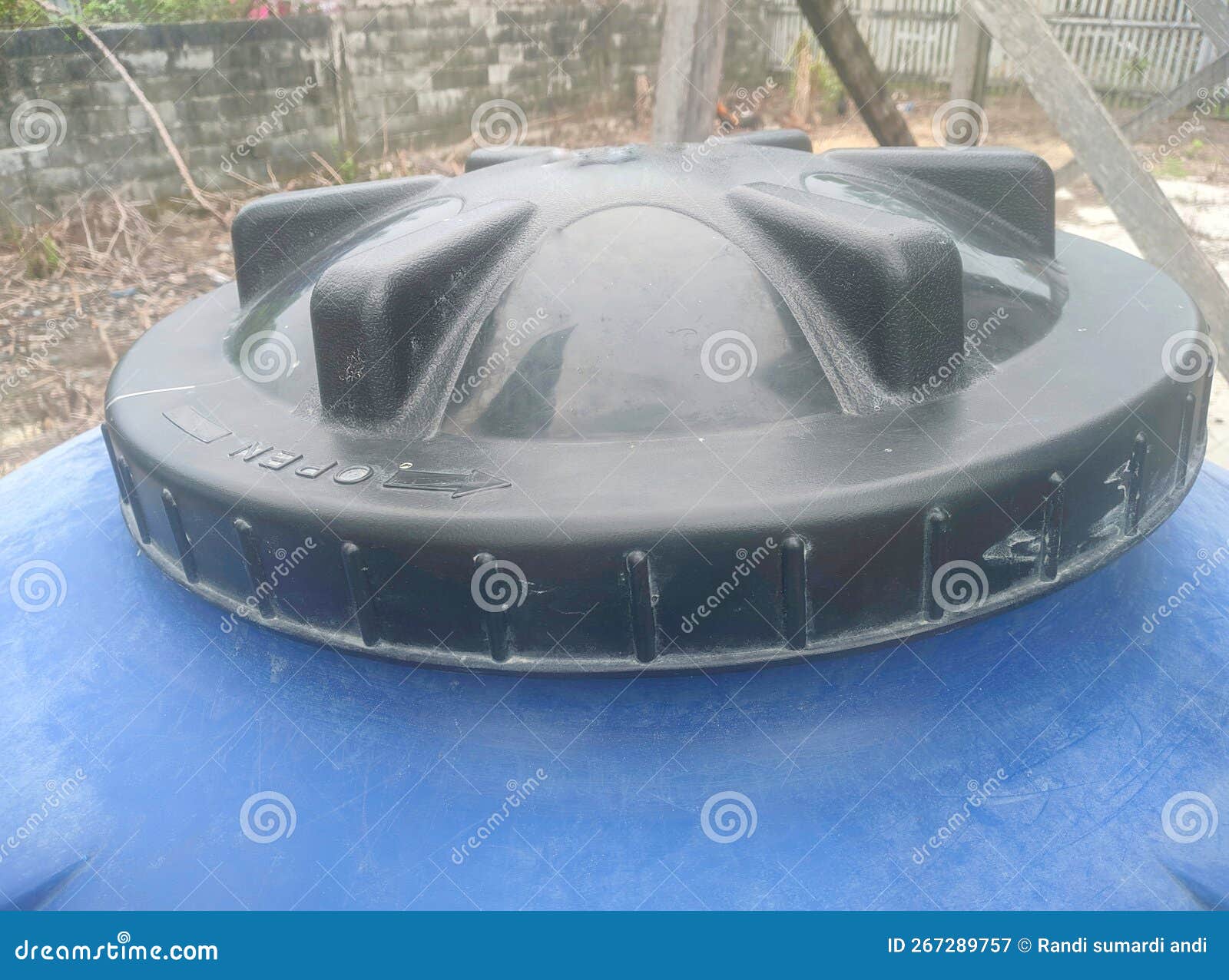 1000 Liter Water Tank Cover Stock Image - Image of tank, window: 267289757