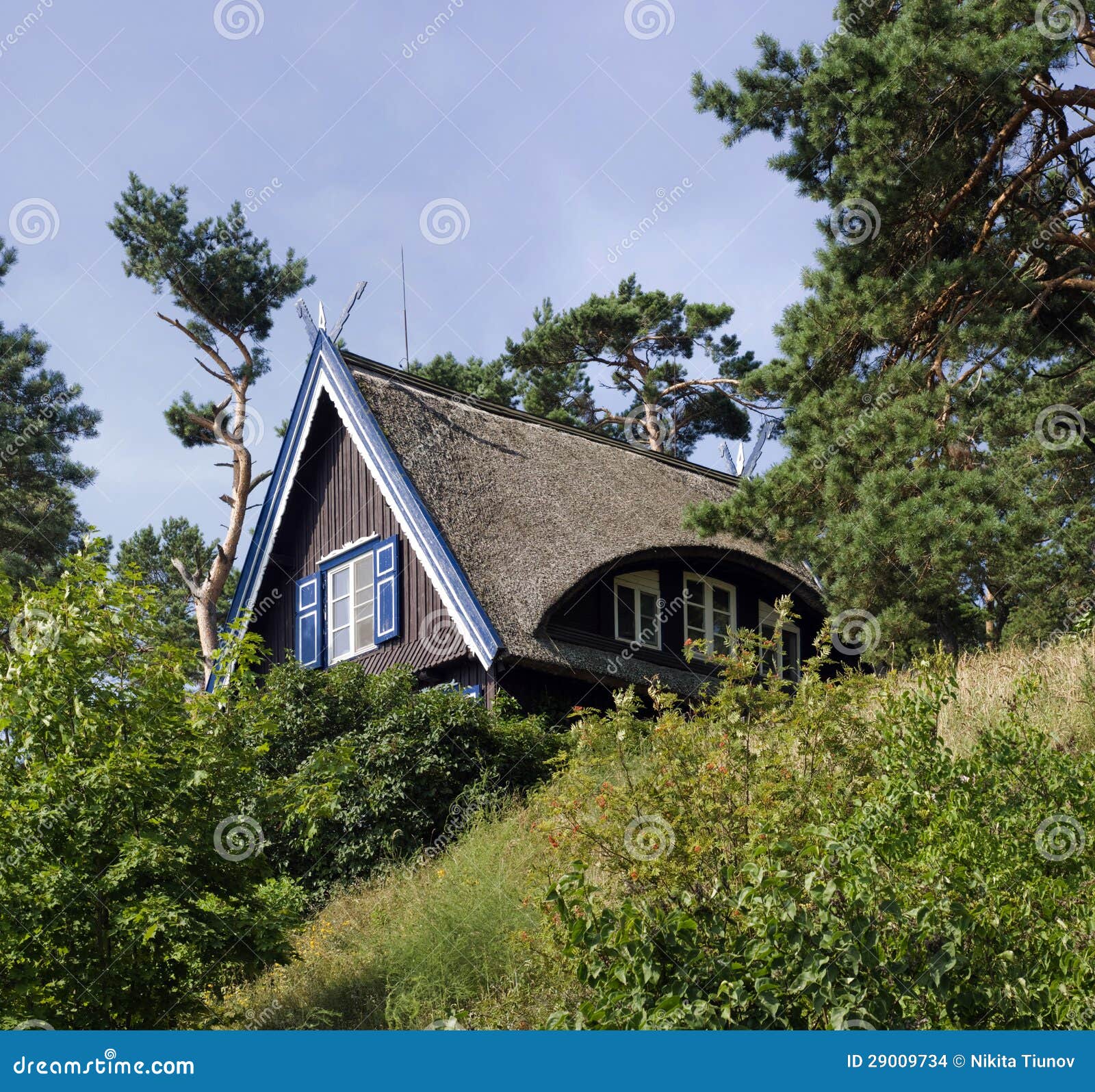 Litet hus i Litauen arkivfoto. Bild av litet, sörja, sommar - 29009734