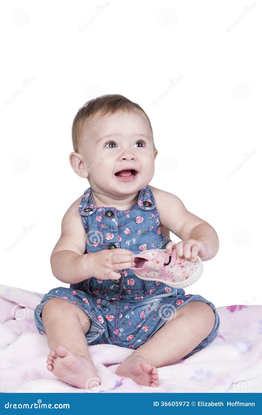 Litet Litet Barn Som Spelar Med Hennes Sko Arkivfoto - Bild av sött ...