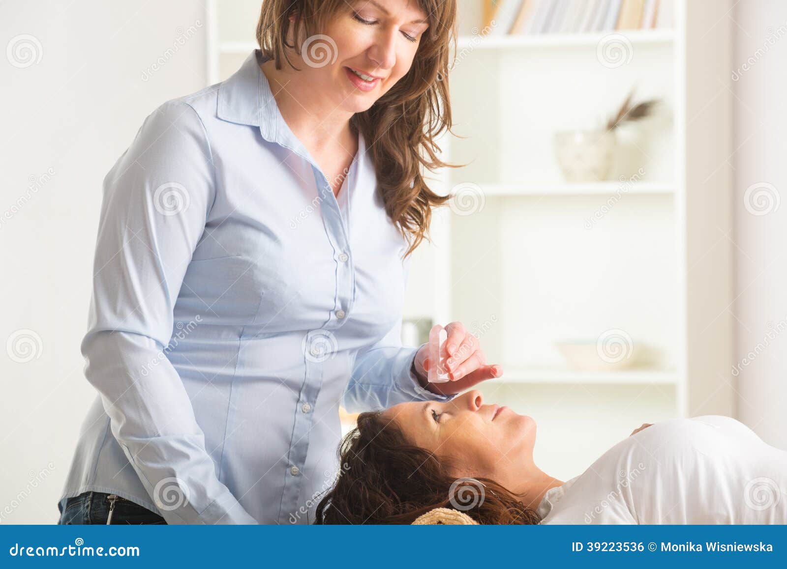 Lithotherapy photo stock. Image du adulte, esprit, gens - 39223536