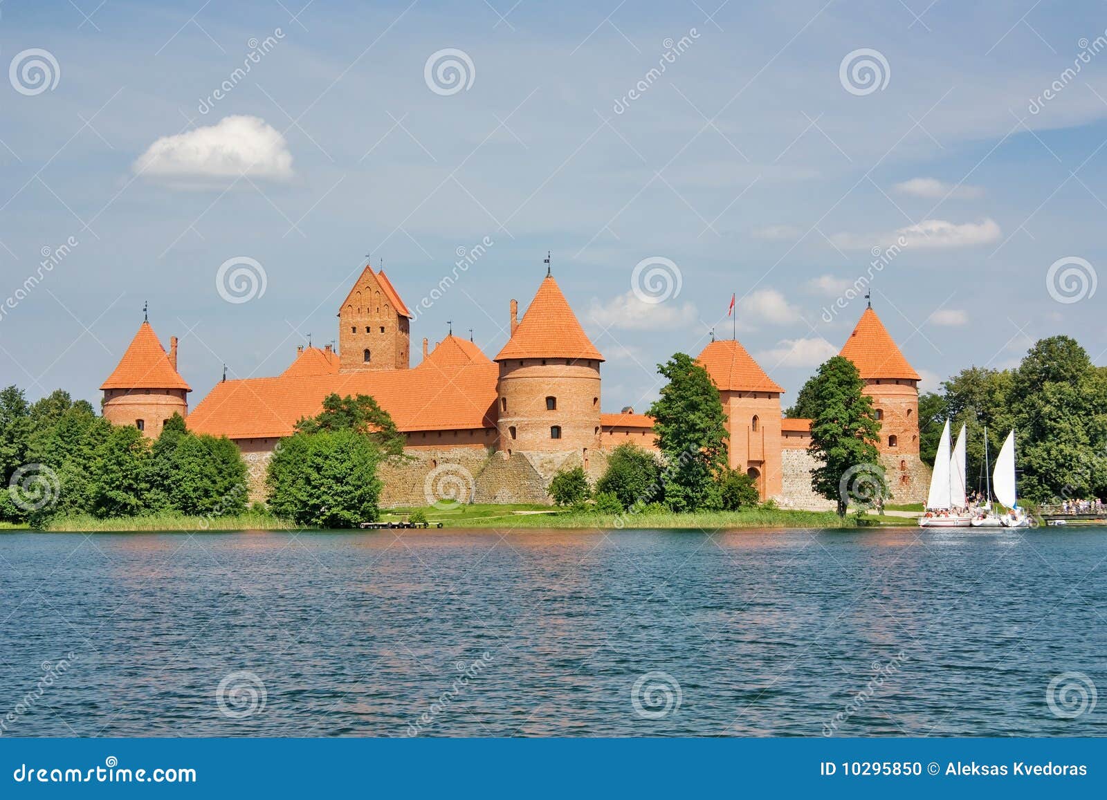 Lithuanian Castle of Trakai Stock Photo - Image of castle, postcard ...