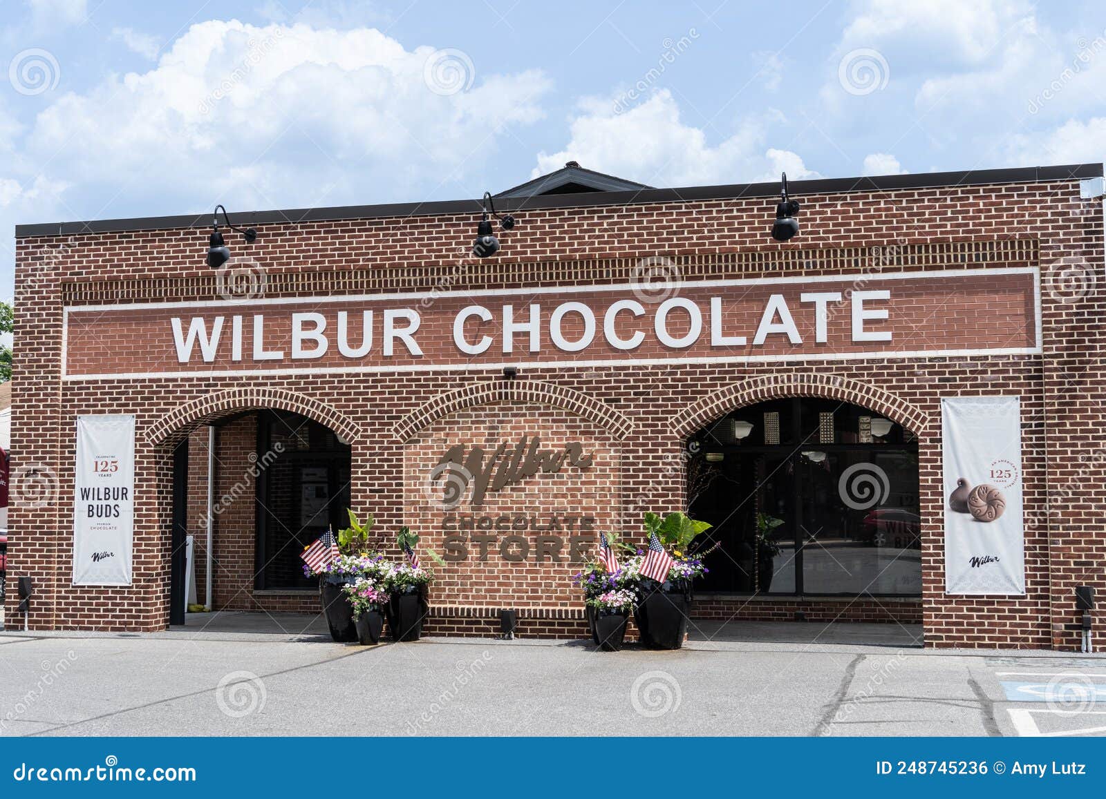 The Wilbur Chocolate Candymaker Editorial Photo | CartoonDealer.com ... The Wilbur Chocolate Candymaker Editorial Photo | CartoonDealer.com ...