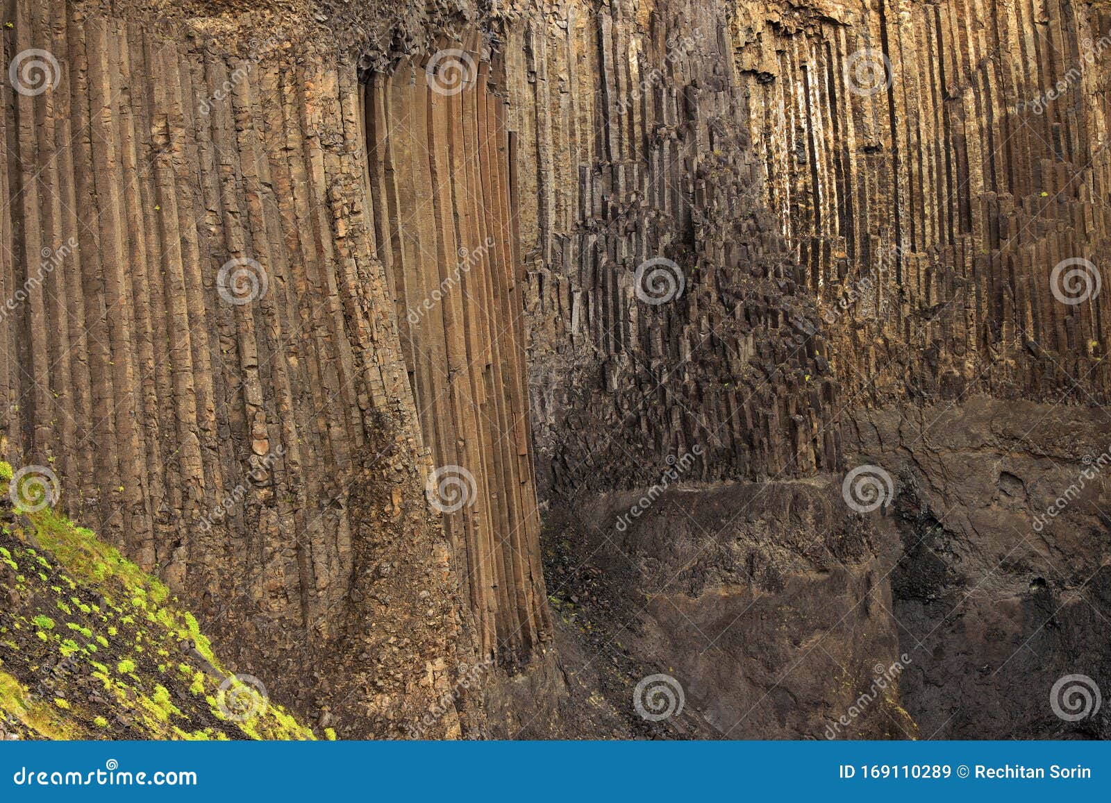 Curved Columnar Stone Walls Of Takachiho Gorge, Miyazaki, Japan Stock ...