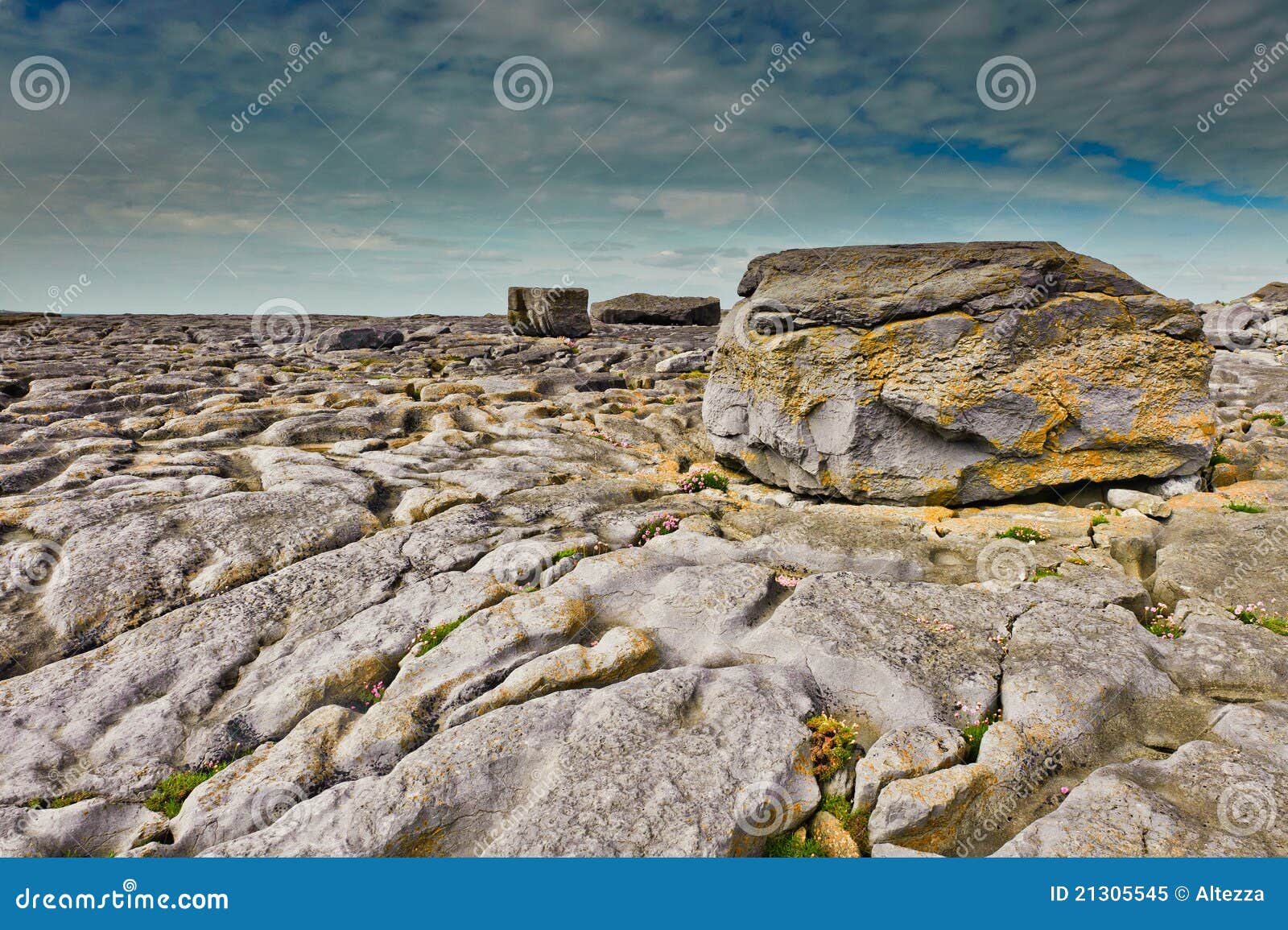Litorale Di Berren, Irlanda Immagine Stock - Immagine di cielo, irlanda ...
