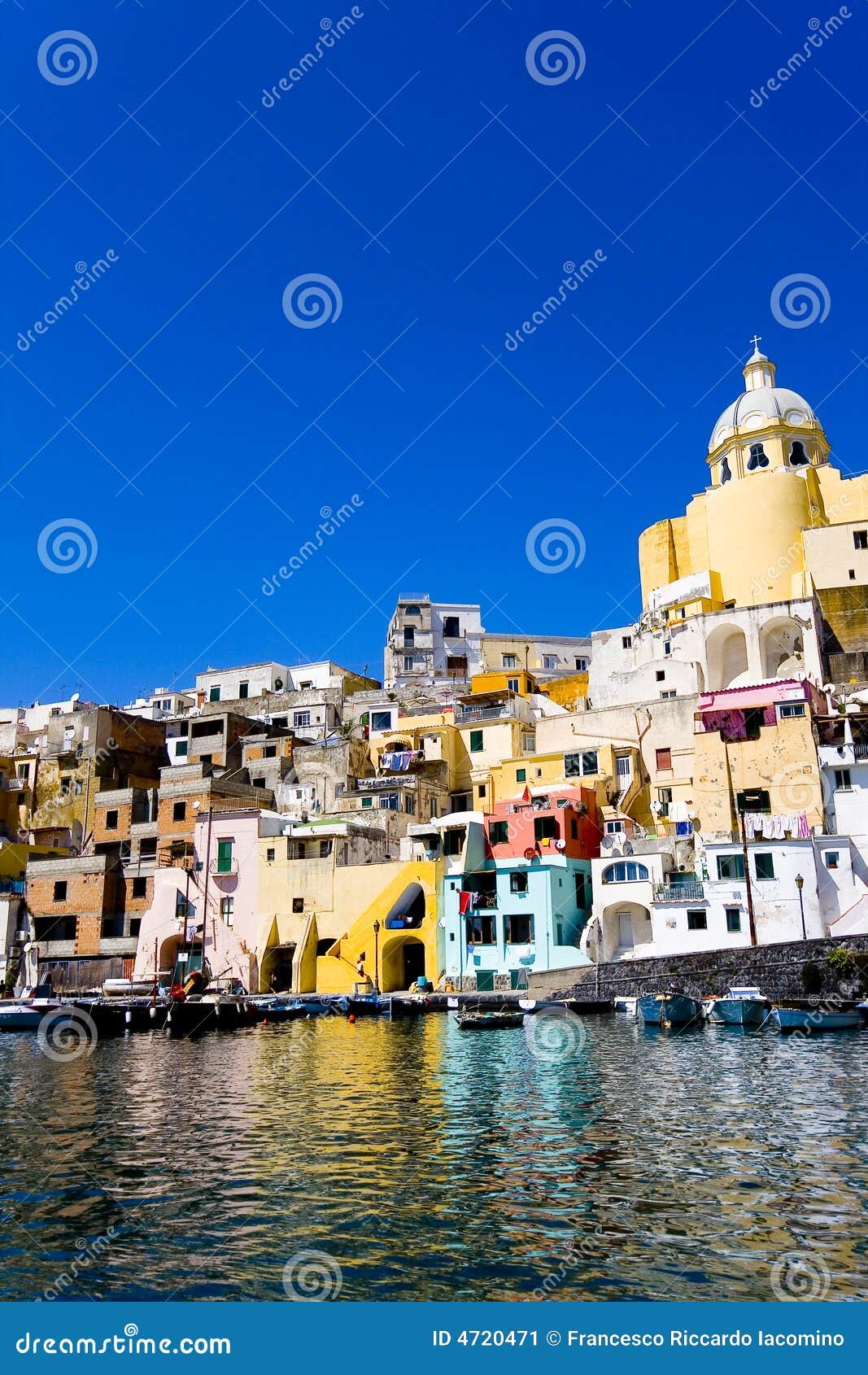 Litorale Di Mare Italiano, Procida, Napoli Immagine Stock - Immagine di ...