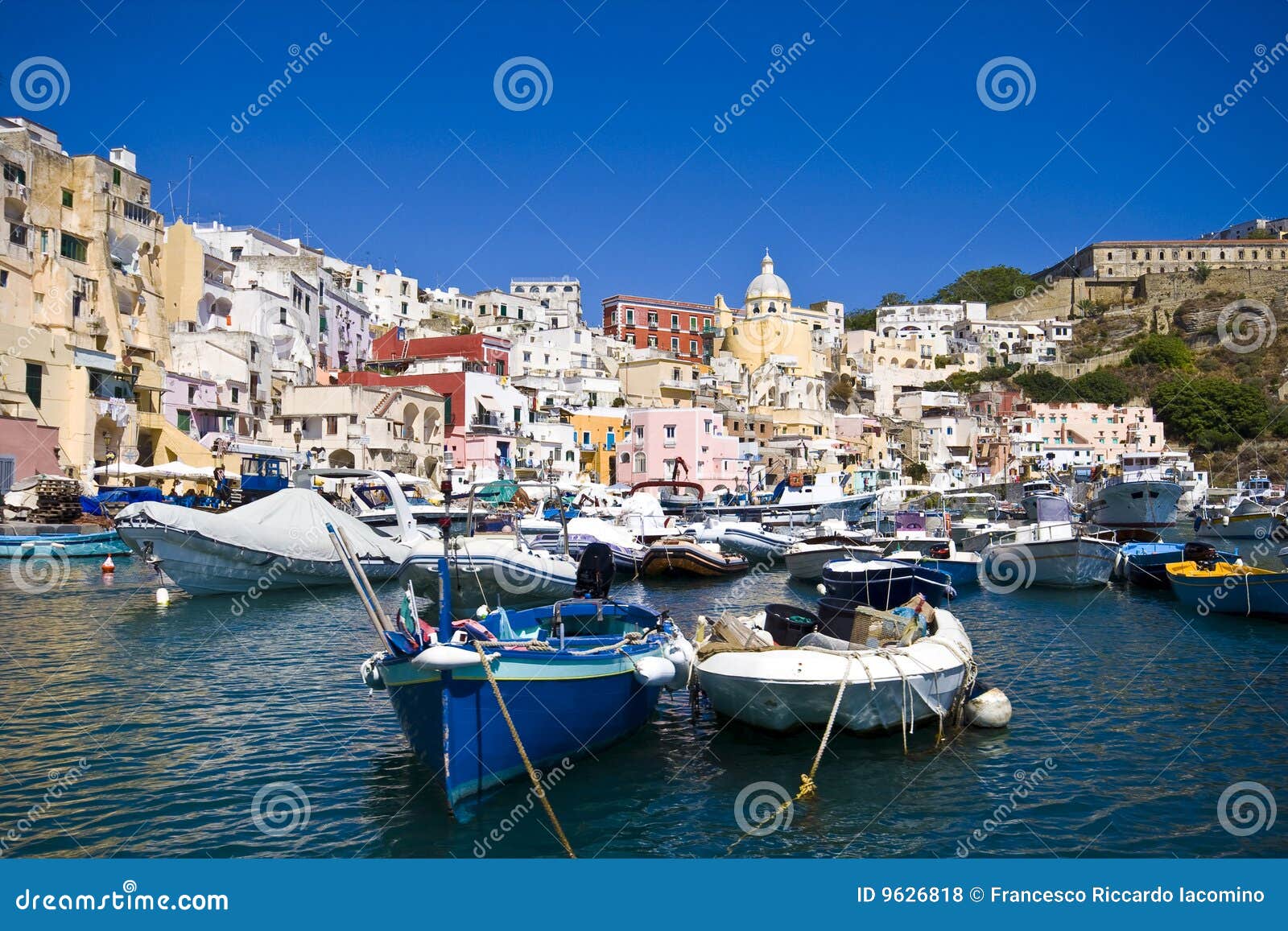 Litorale Di Mare Italiano, Procida, Napoli Fotografia Stock - Immagine ...