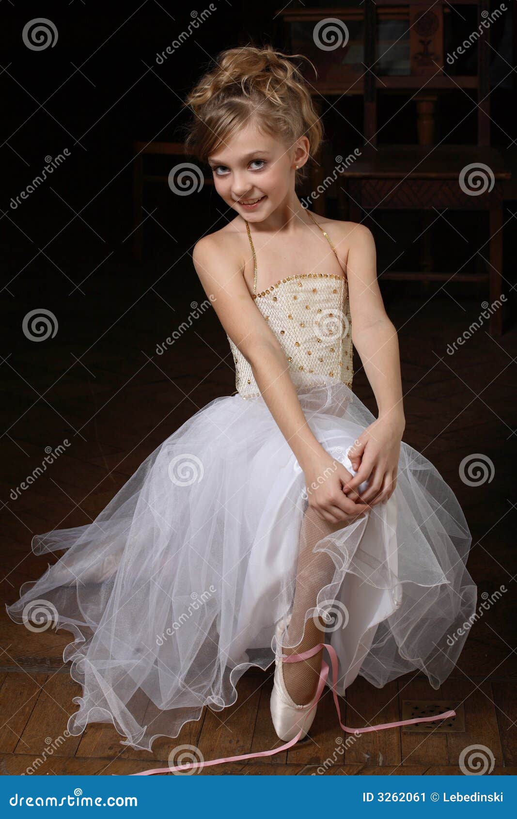 Little ballet dancer stock image. Image of elegance, practicing - 3262061