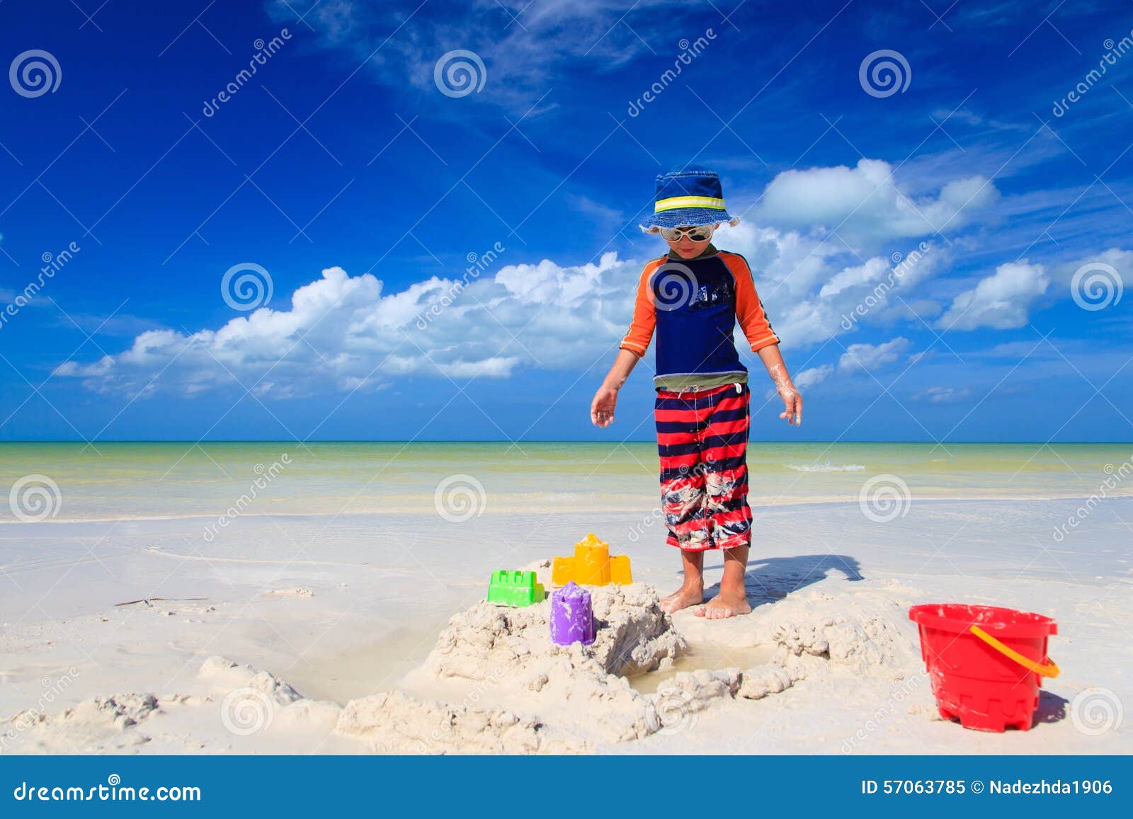 Little Boy Digging Sand on Tropical Beach Stock Image - Image of ...