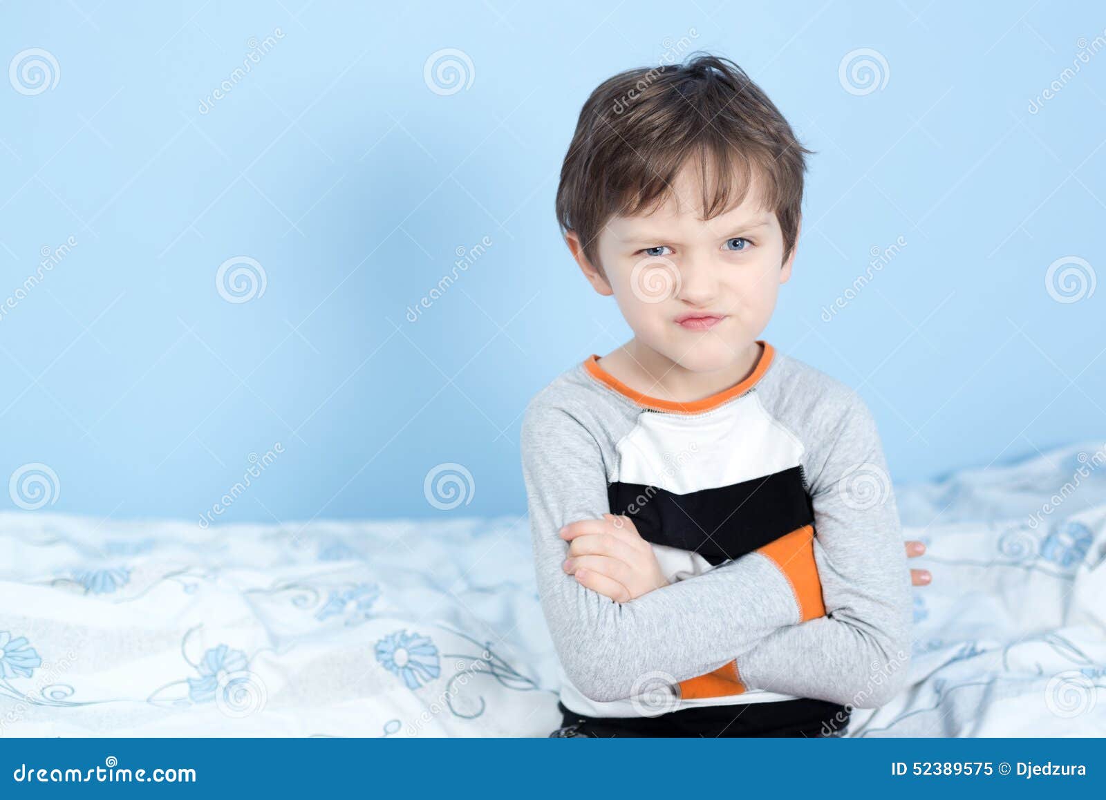 Little Boy impertinente immagine stock. Immagine di interno - 52389575