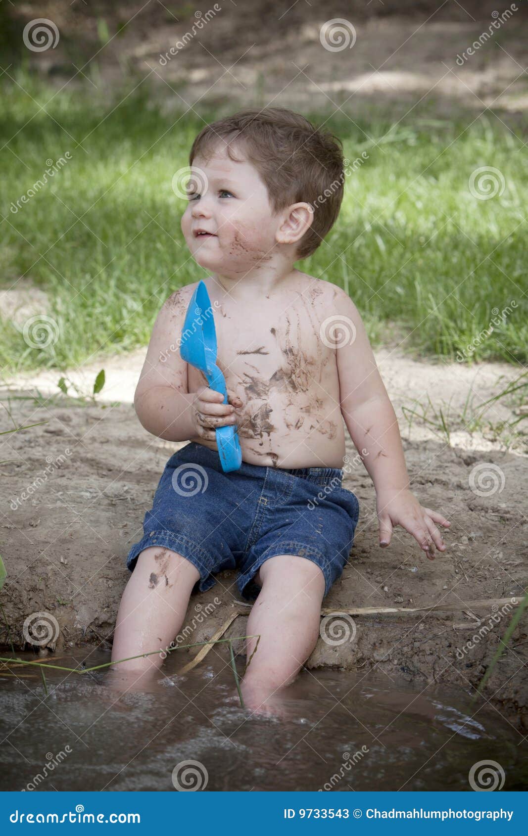Little boy with muddy face stock image. Image of outdoors - 9733543