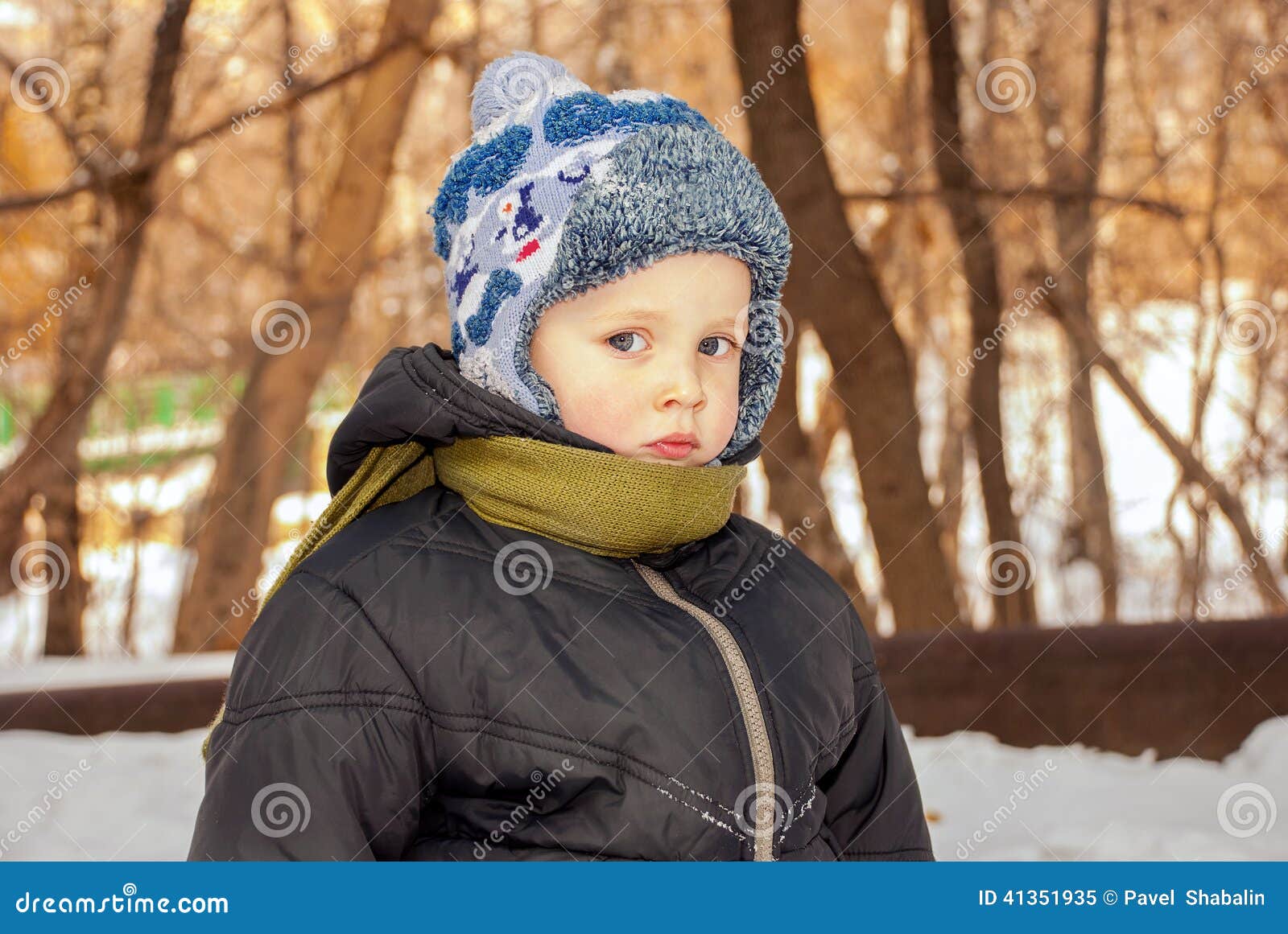 Little Boy Outdoors in Winter Stock Image - Image of chill, cold: 41351935