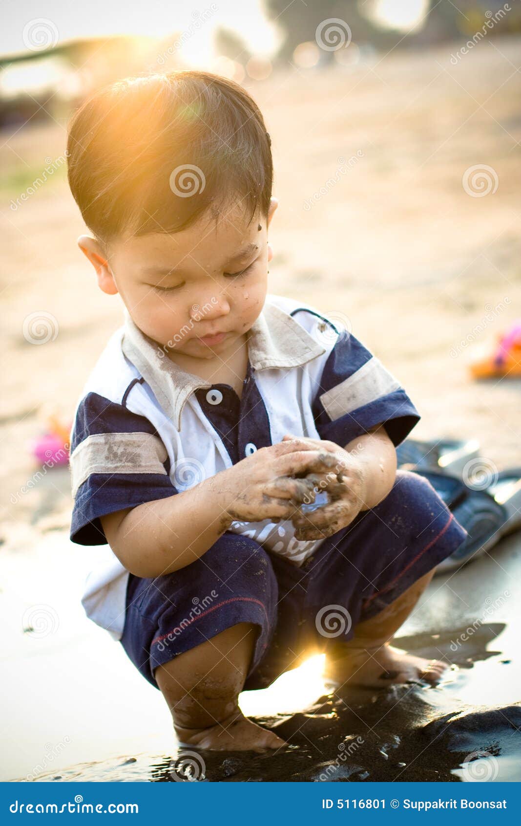 Little Boy Playing in the Mud Stock Image - Image of beach, play: 5116801