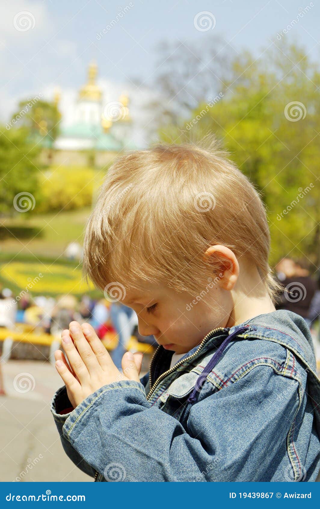 Little boy praying outside stock image. Image of jesus - 19439867
