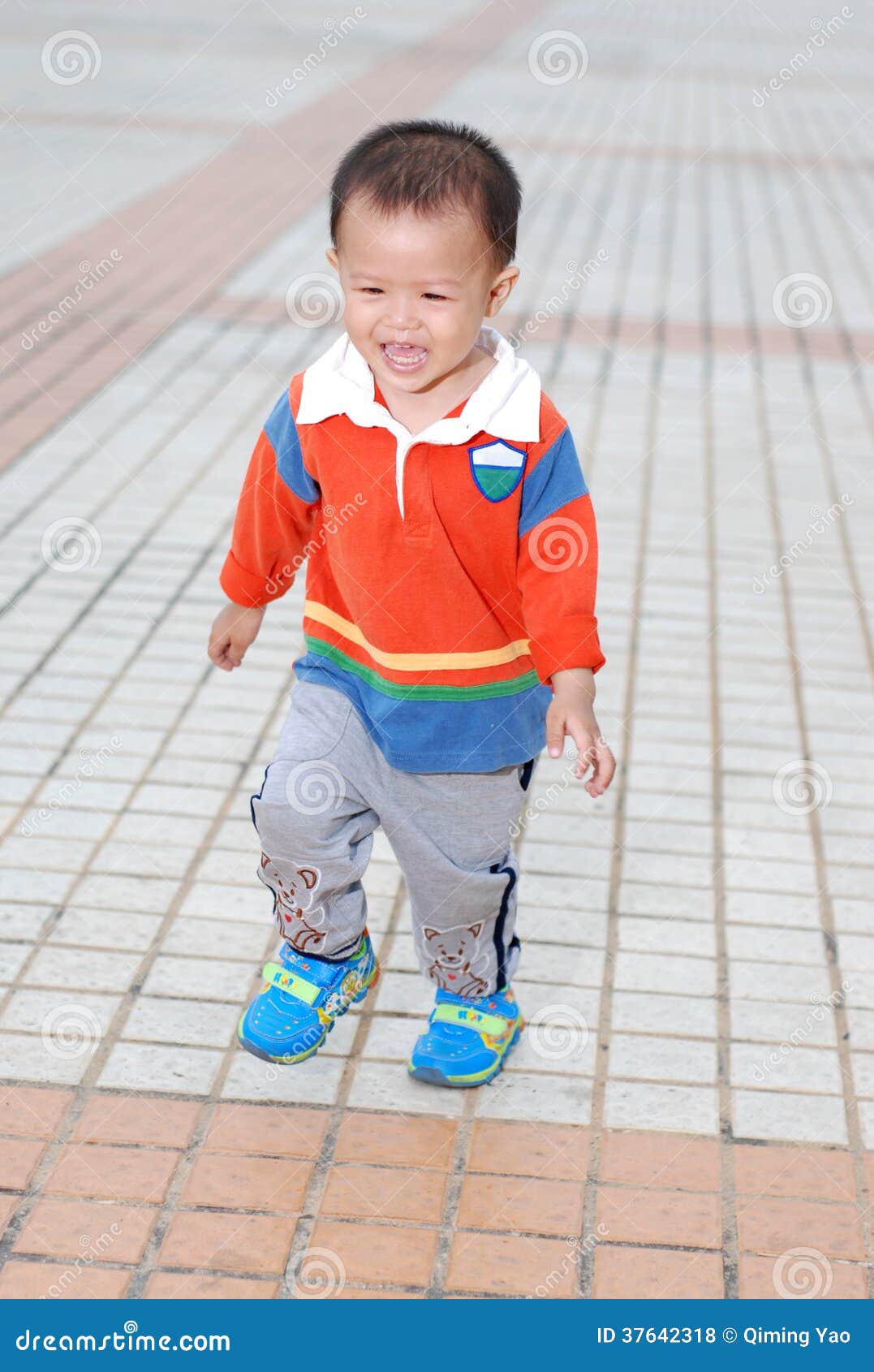 Little Boy Running on the Ground Stock Photo - Image of asian, body ...