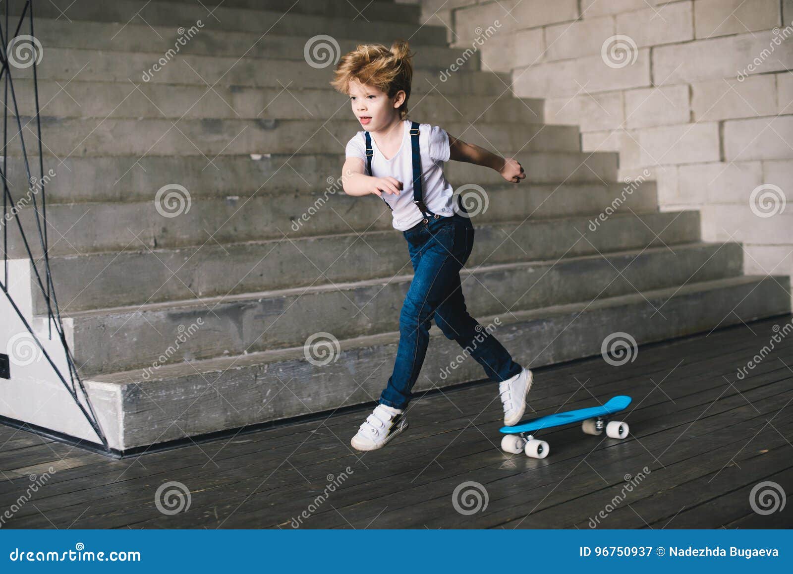 Little Boy Skate on the Skateboard Stock Image - Image of shoe, smiling ...