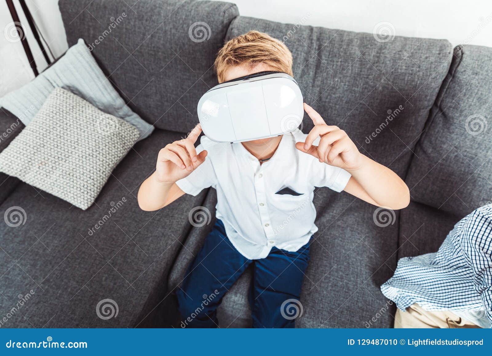 Little boy in vr headset stock photo. Image of virtual - 129487010