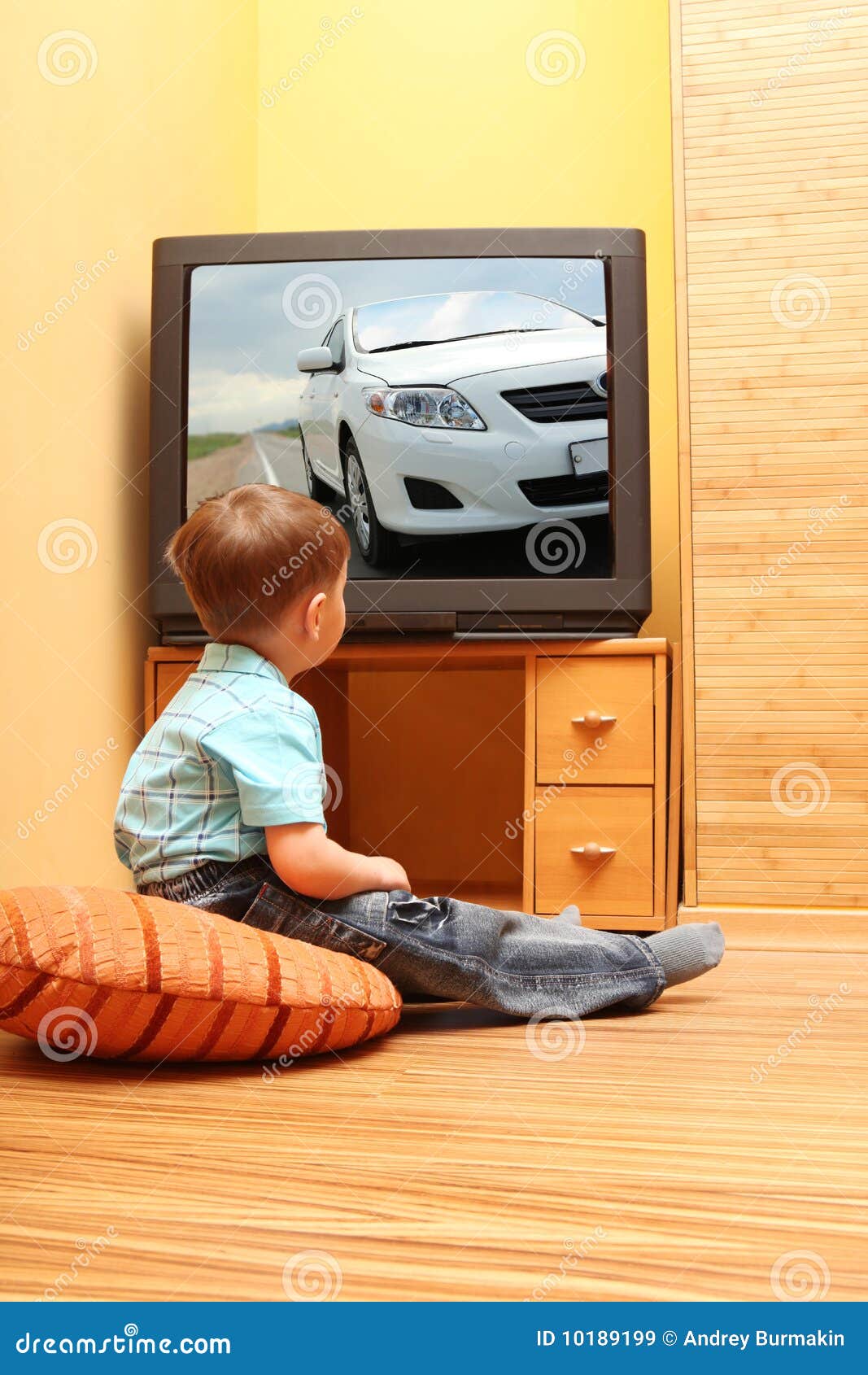 Little boy watching TV stock image. Image of broadcast - 10189199