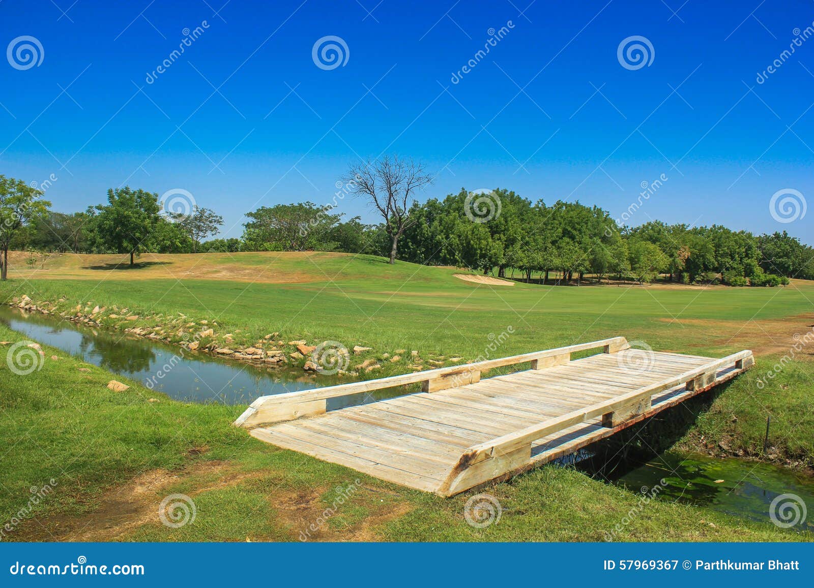 Little Bridge at Golf Course Stock Image - Image of grass, calm: 57969367