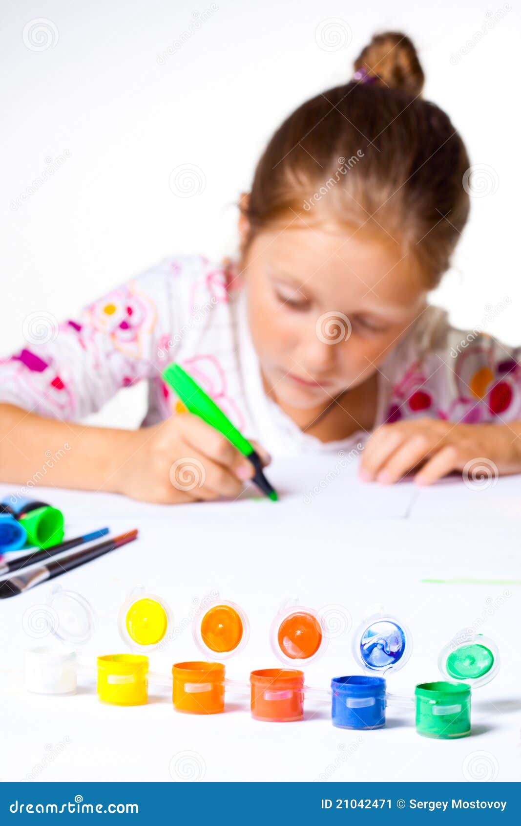 Little child drawing stock image. Image of paper, creative - 21042471