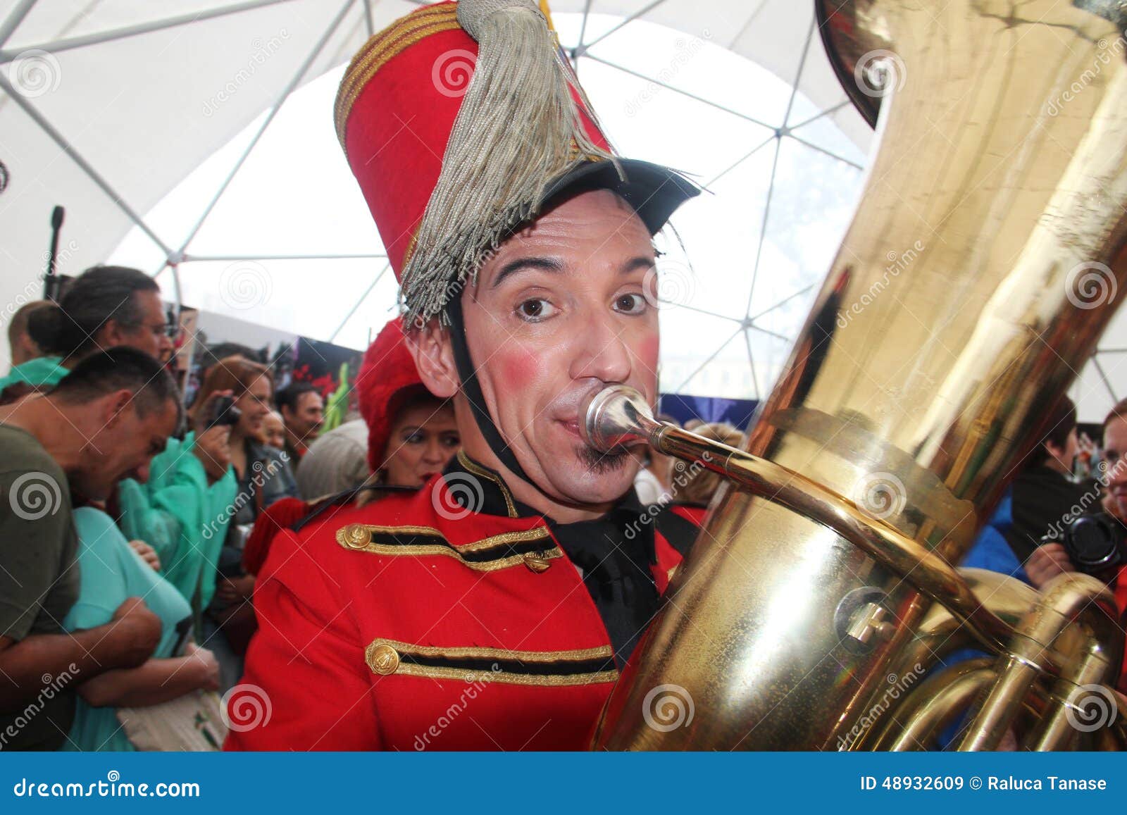 Little Circus Acrobat In Disney Village Editorial Photo | CartoonDealer ...