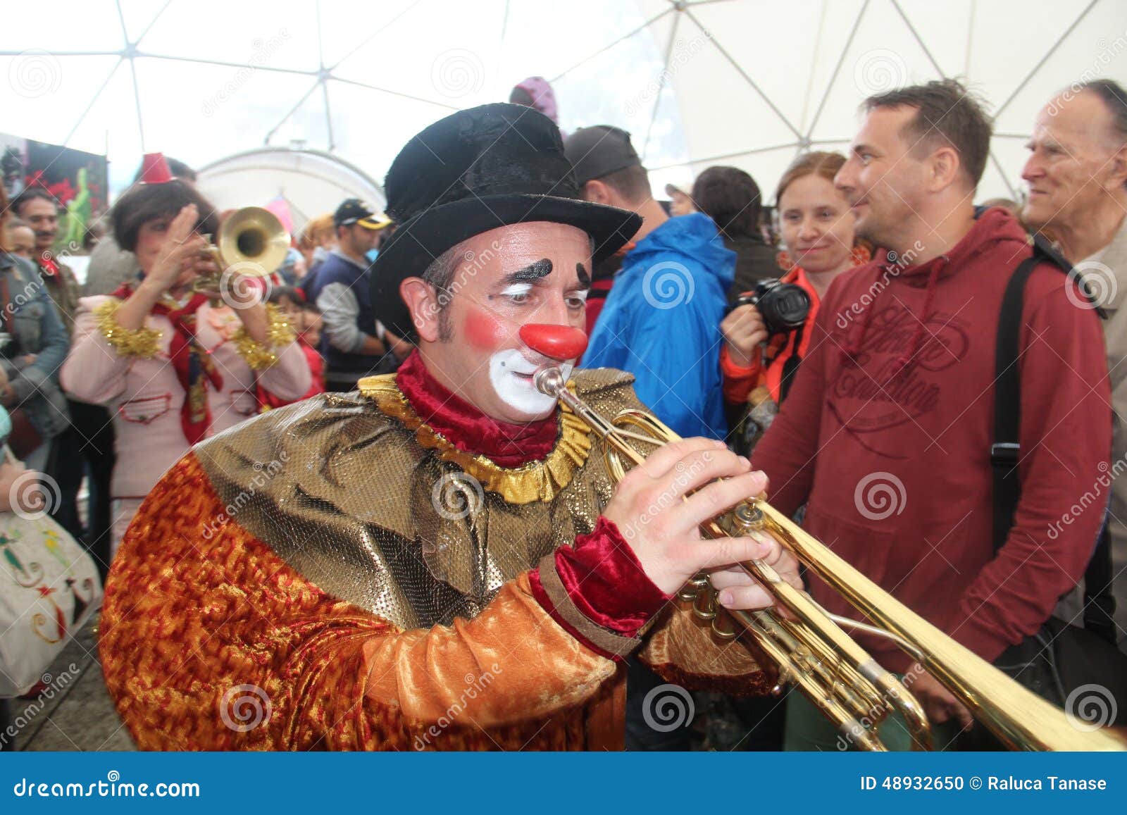 Little Circus Acrobat In Disney Village Editorial Photo | CartoonDealer ...