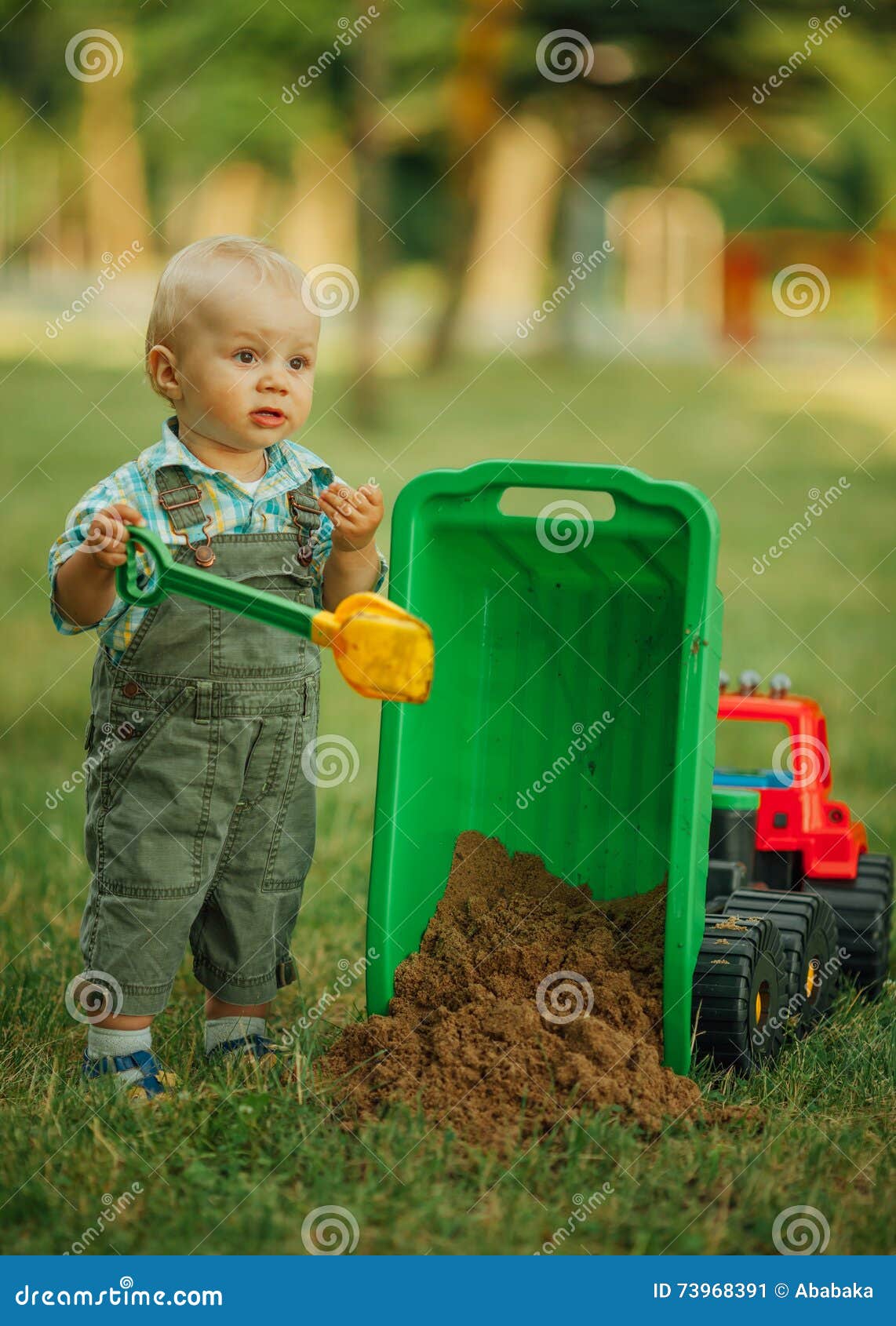 Little Boy And Constructor Blocks Stock Photo | CartoonDealer.com #31123350