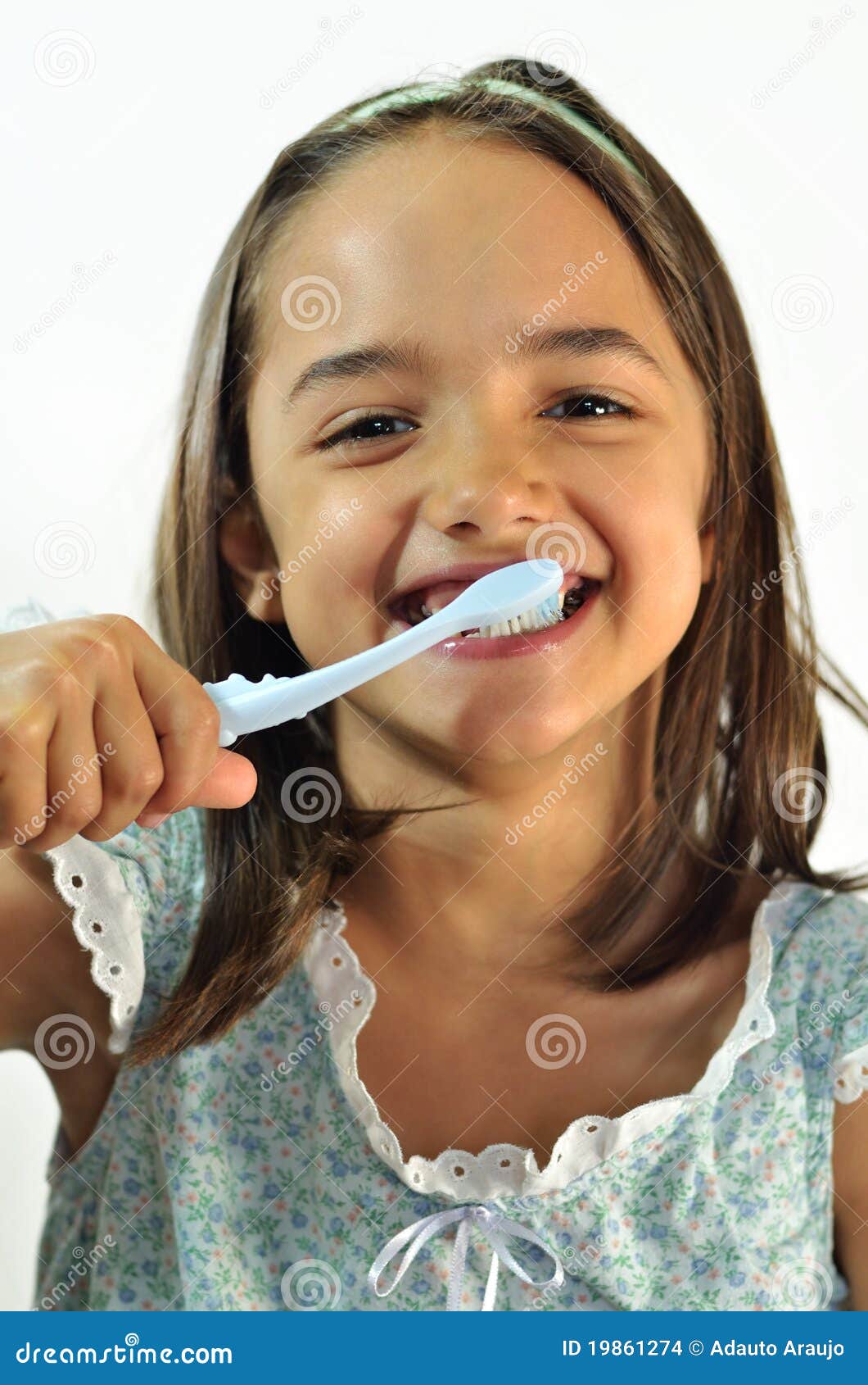 Little Girl Brushing Her Teeth Stock Photo - Image of oral, girl: 19861274