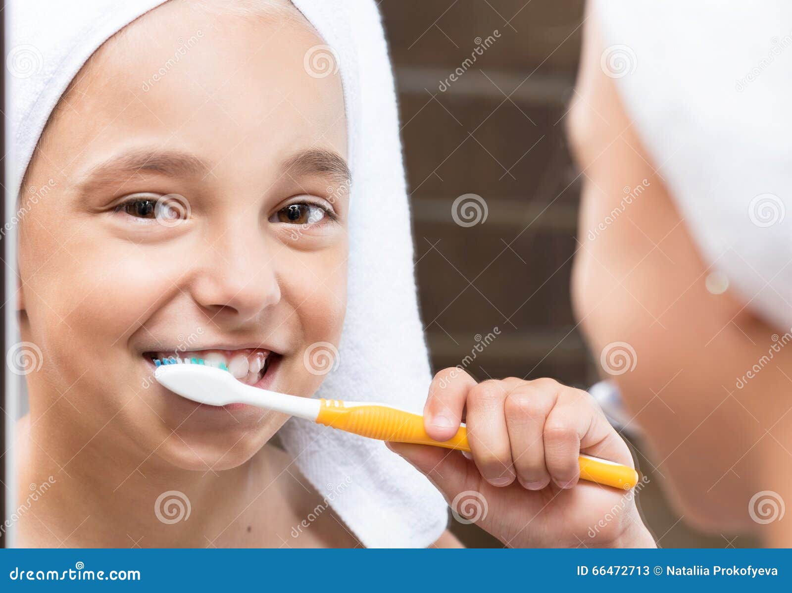 Little Girl Brushing Teeth in Bath Stock Image - Image of evening ...