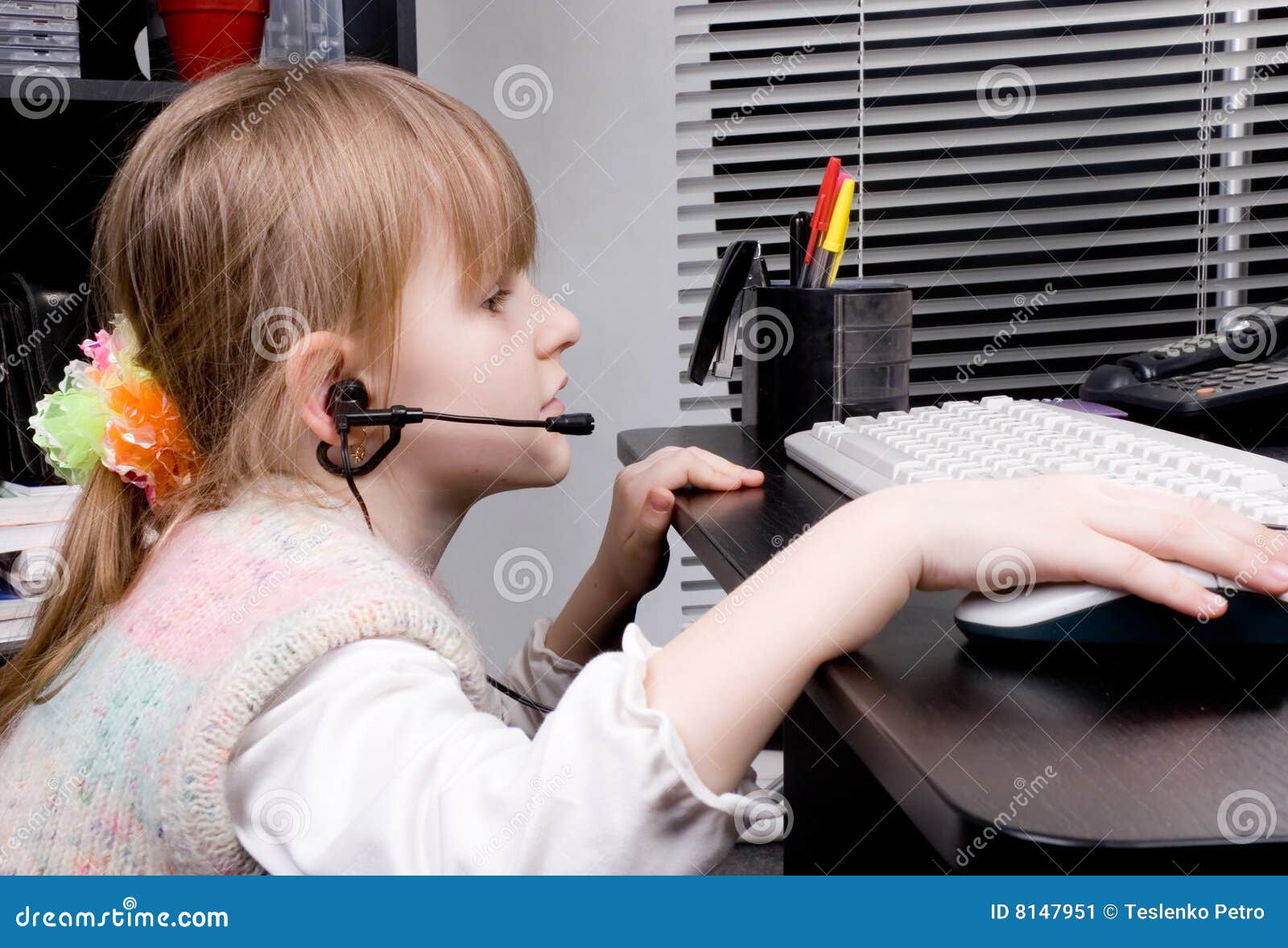 Little girl and computer stock image. Image of education - 8147951