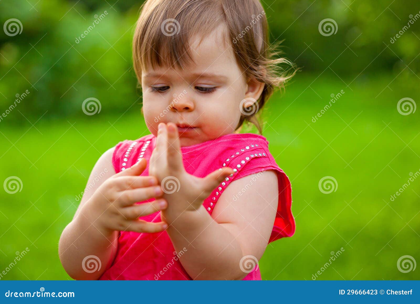 Little Girl Counting Her Fingers Stock Image - Image of garden ...