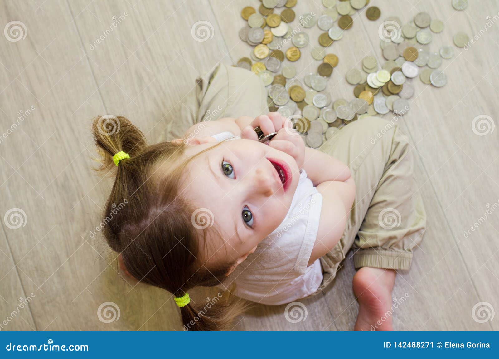 Little Girl Counting with Coins Stock Image - Image of childhood ...
