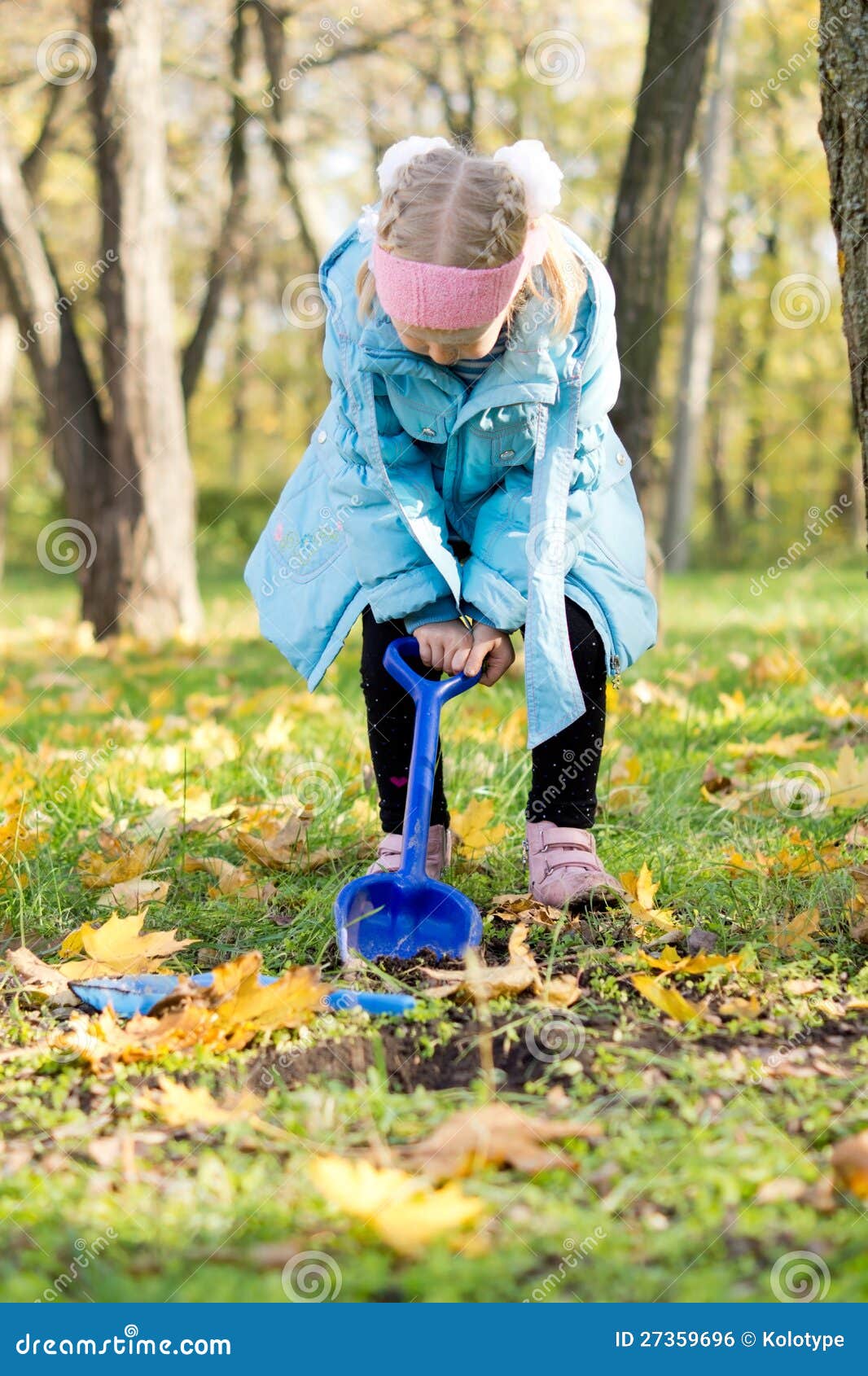 Little Girl Digging in the Park Stock Photo - Image of happy, activity ...