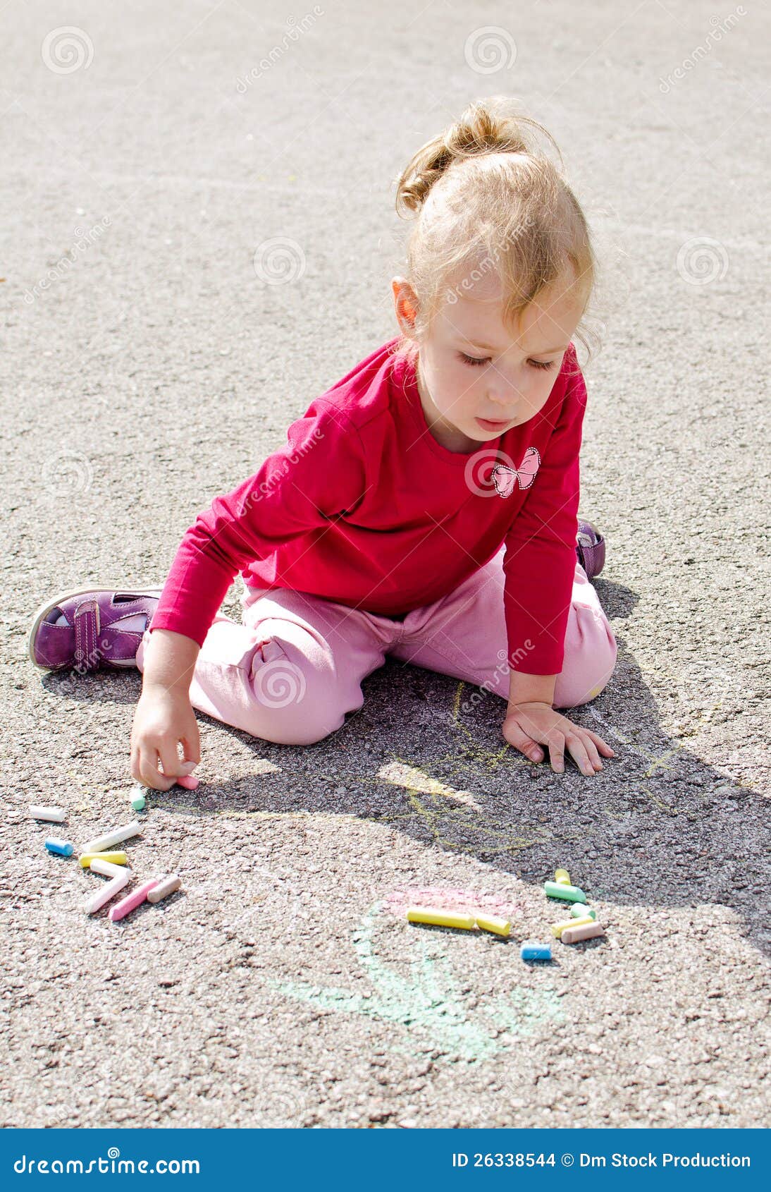 Little Girl Drawing with Chalk Stock Photo - Image of girl, chalk: 26338544