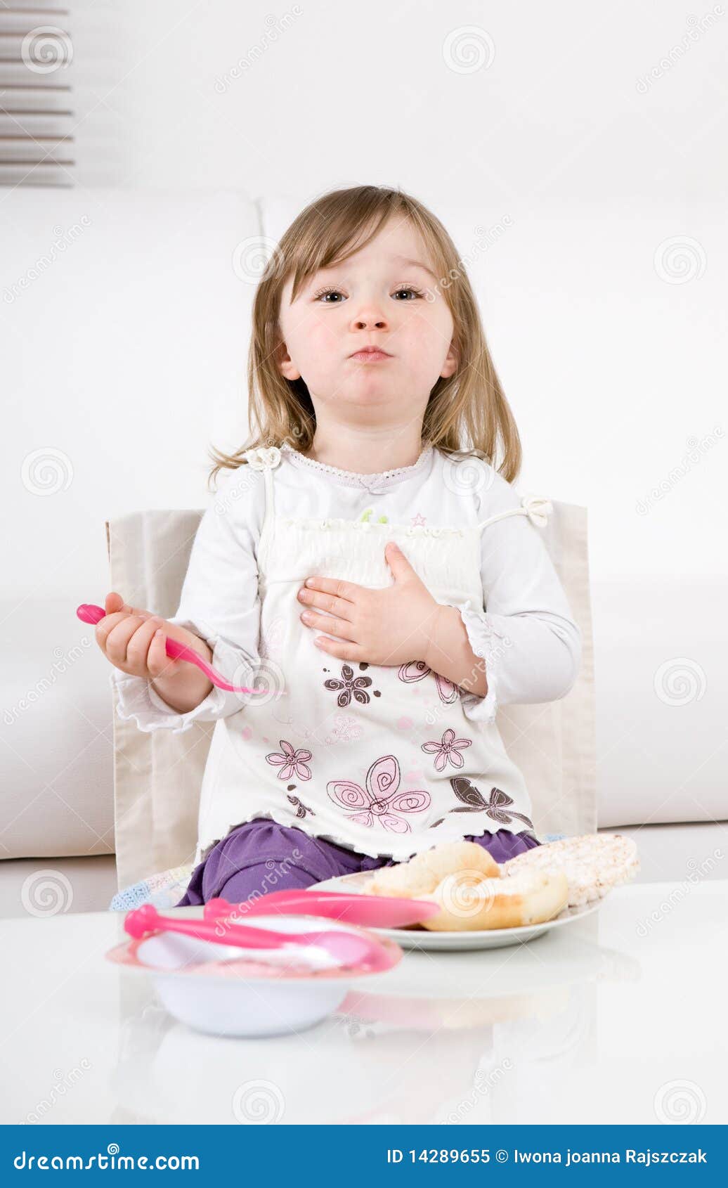 Little girl eating stock image. Image of happiness, daughter - 14289655