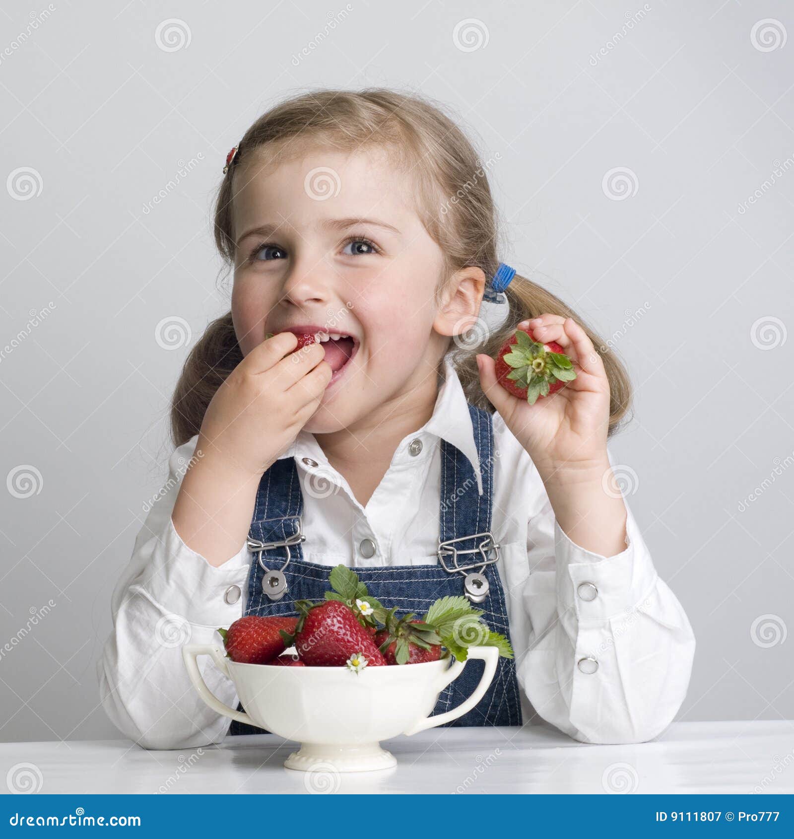 Little Girl Eating Strawberry Stock Image - Image of healthy, freshness ...
