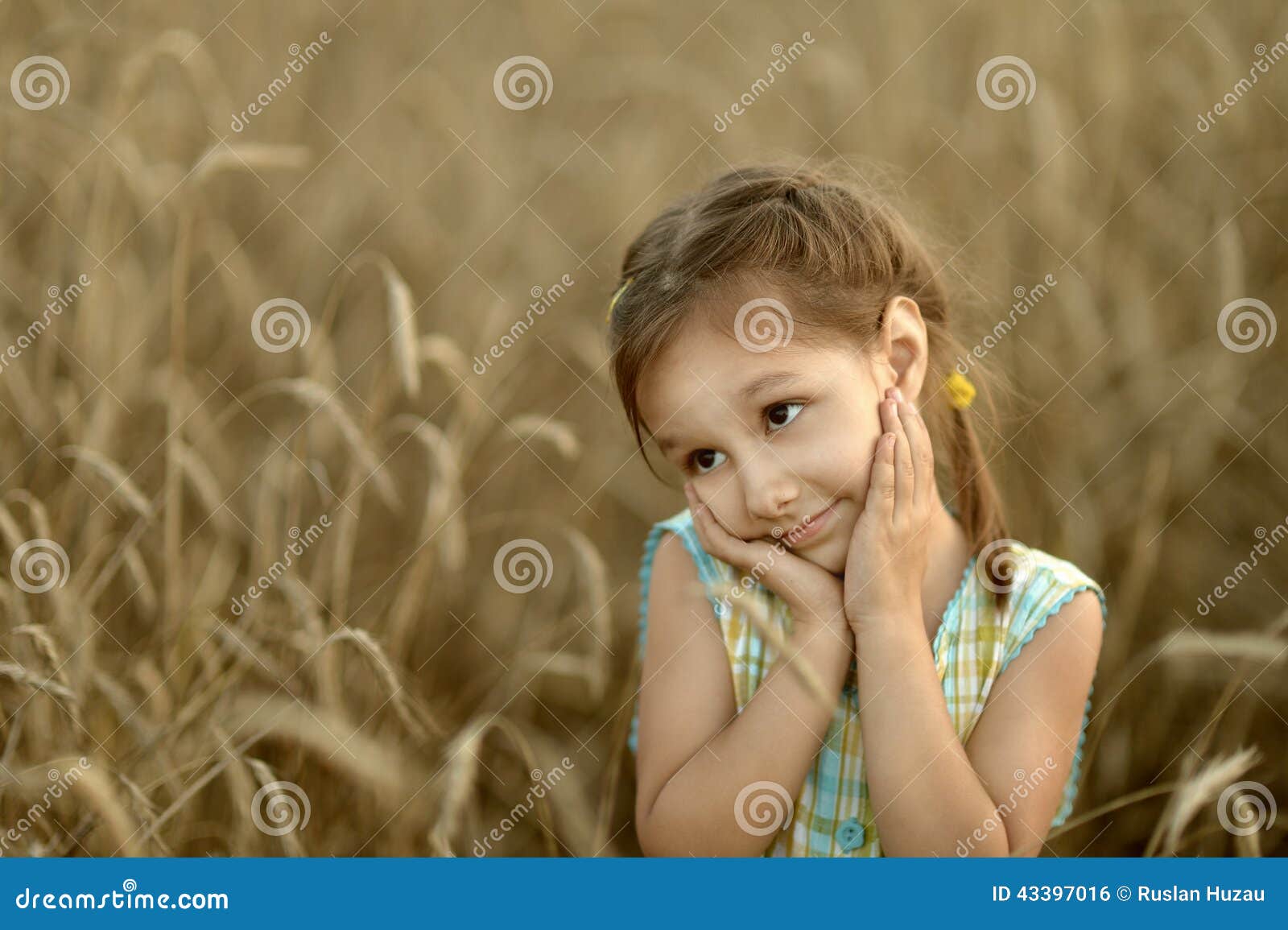 Little girl in field stock photo. Image of grass, play - 43397016