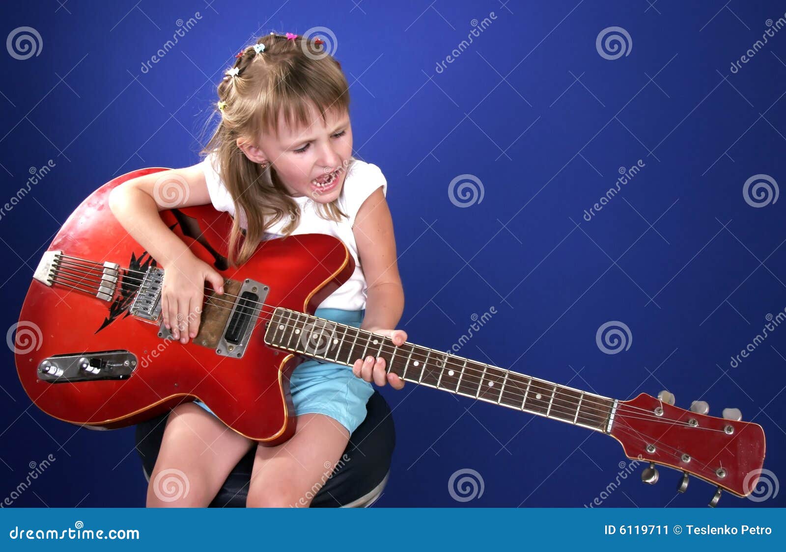 Little girl and guitar stock image. Image of child, guitar - 6119711
